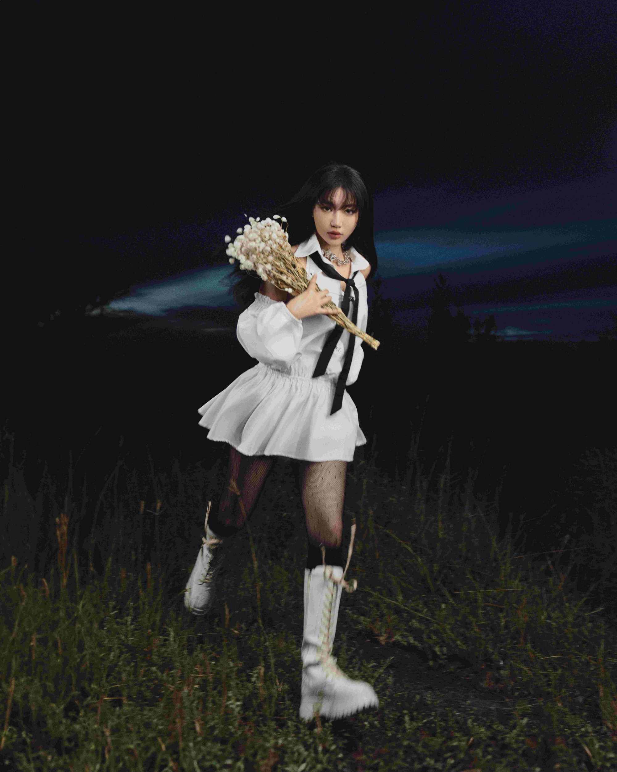 JSOL quay MV đẹp như mơ tại châu Âu, Orange cổ vũ những người gặp vấn ...