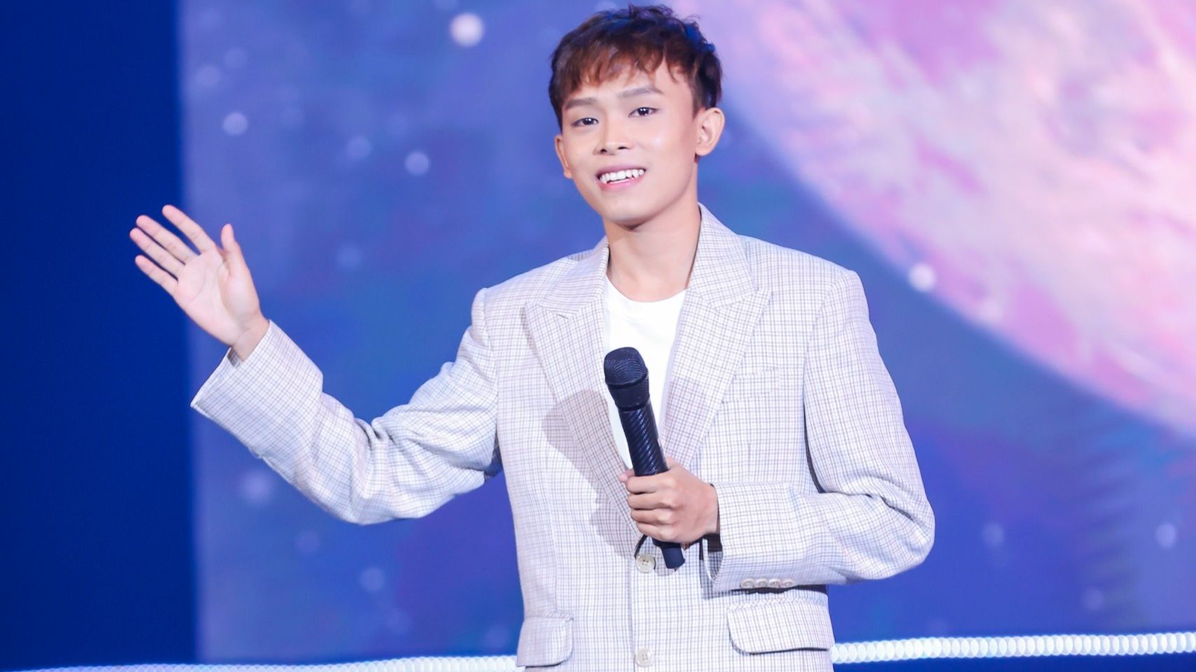 Tranh cãi chuyện Hồ Văn Cường hát nhạc MONO