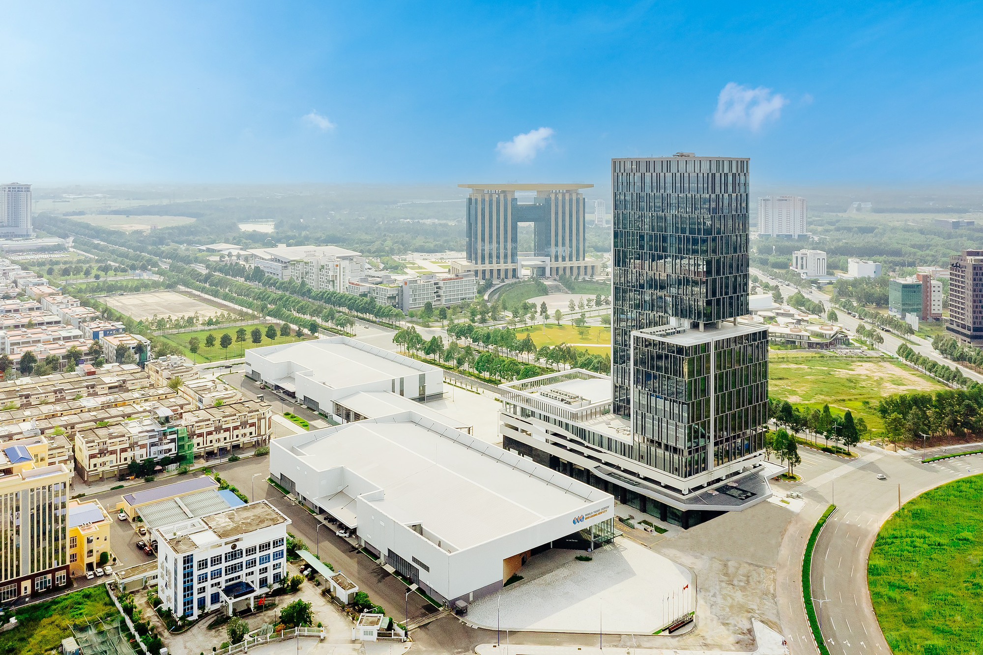 Sắp đưa vào hoạt động tòa nhà cho thuê hiện đại nhất Bình Dương