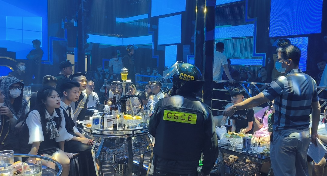 Đột kích quán bar, phát hiện 49 người dương tính với ma túy, nhiều đối ...