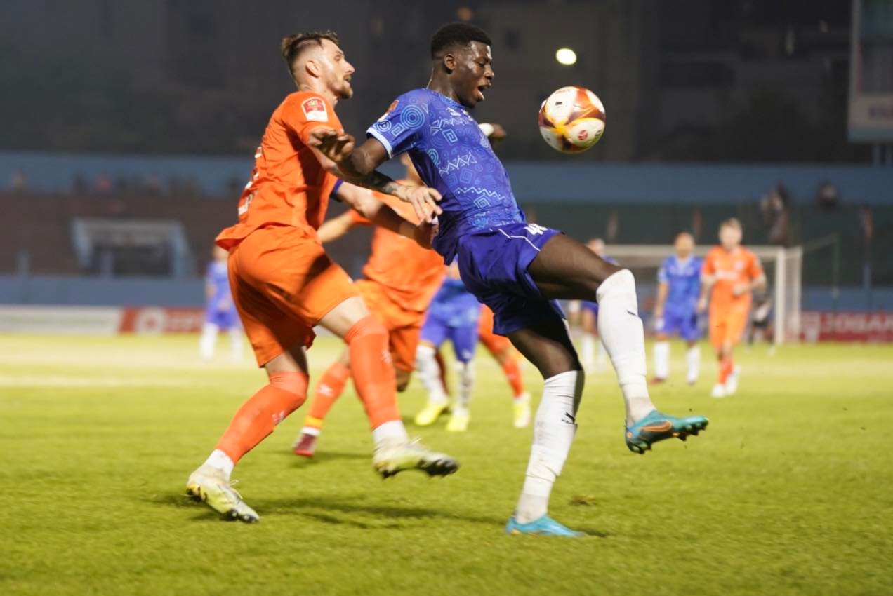 SHB Đà Nẵng và B.Bình Dương lâm nguy