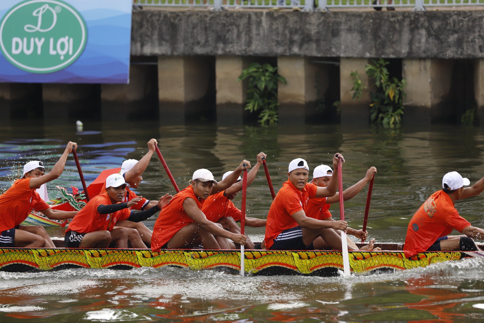 Đua ghe ngo lần đầu được tổ chức tại TP HCM