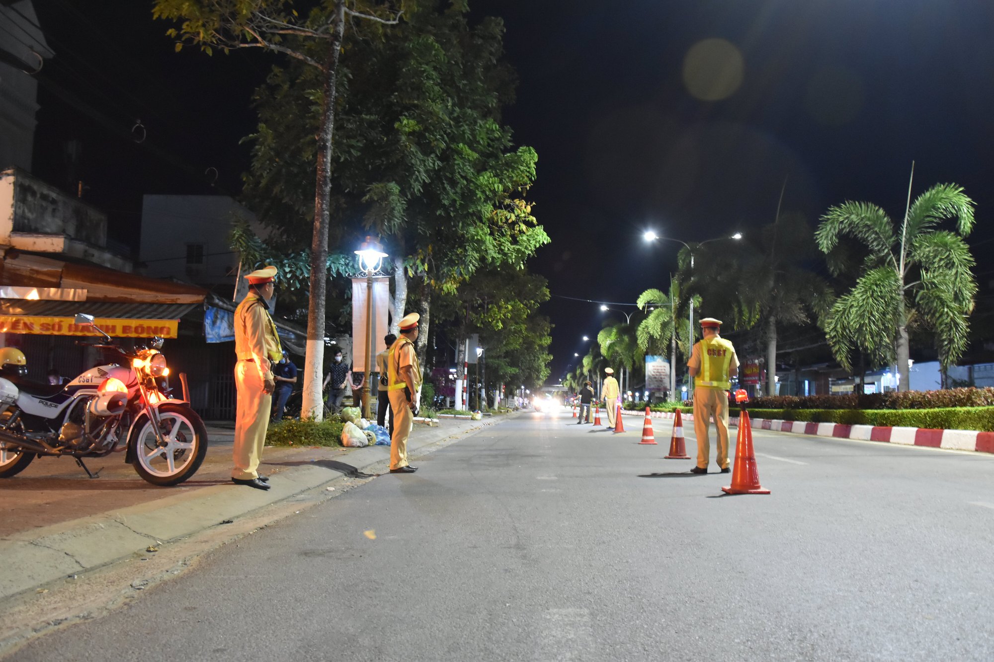 CLIP: Theo chân CSGT lập chốt xử lý "ma men"