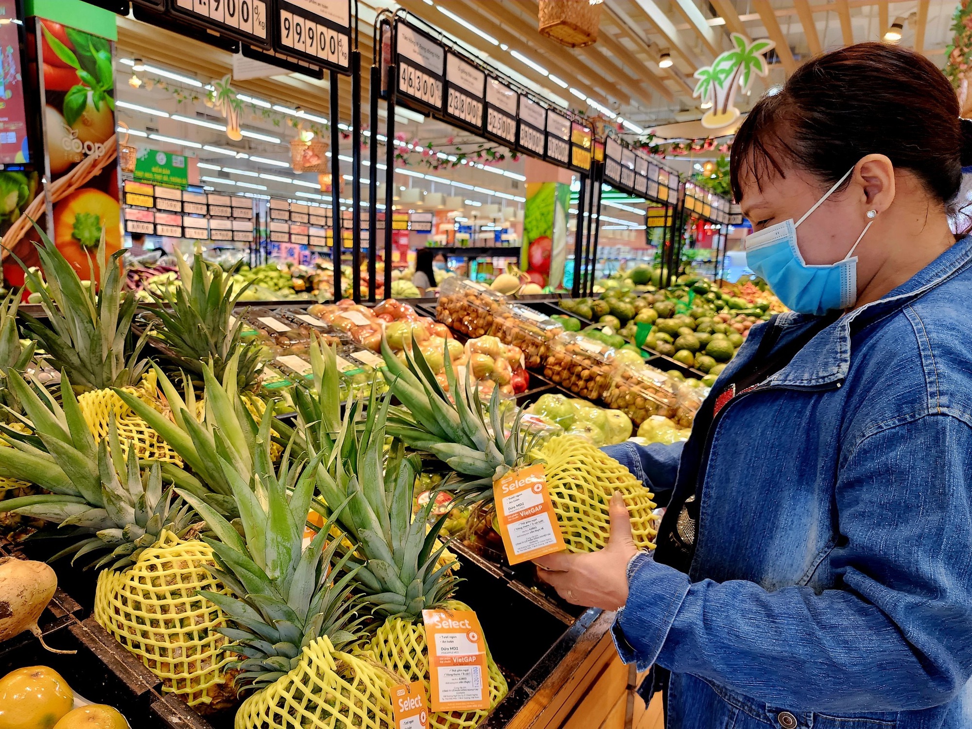 Hằng trăm siêu thị tung thêm hàng nhãn riêng, giảm giá hấp dẫn để kéo ...