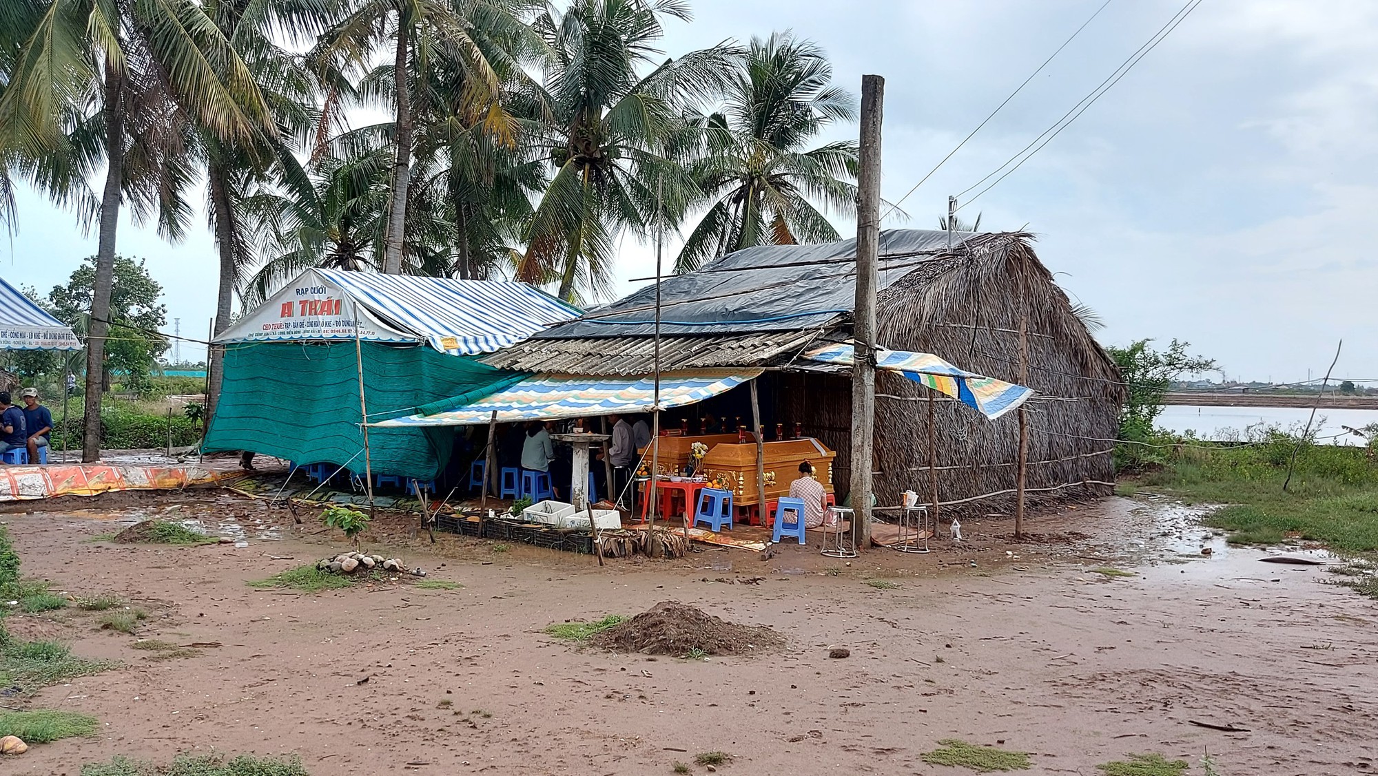 Xót xa hoàn cảnh 2 chị em tử vong dưới ao khi cha mẹ đi làm ăn xa