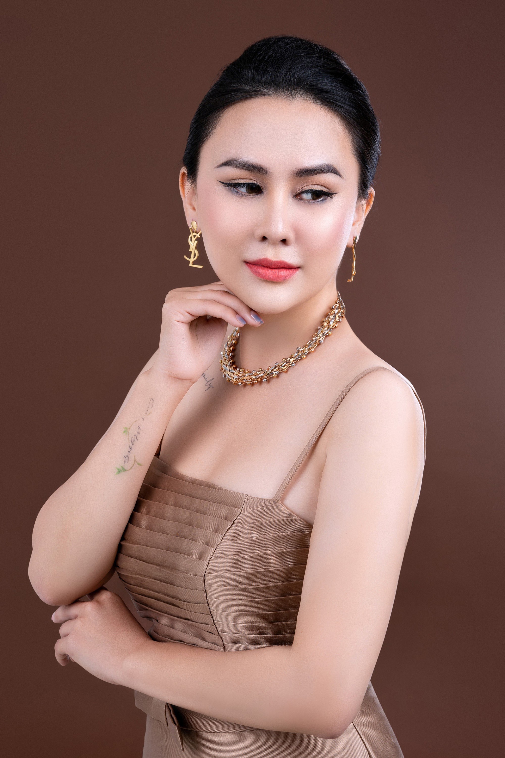 Hoa hậu Lý Kim Ngân hóa thân thành nữ hoàng trang sức