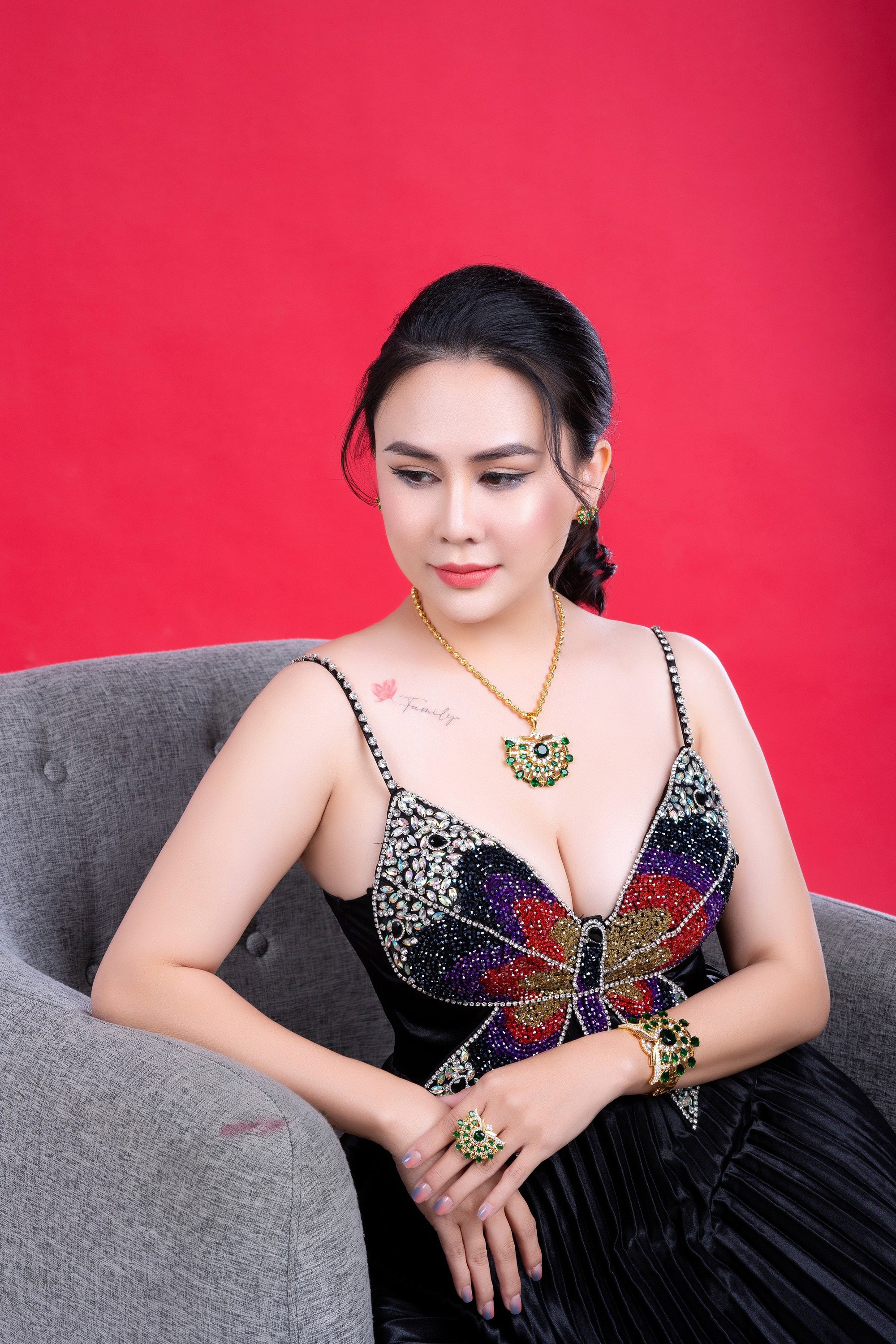 Hoa hậu Lý Kim Ngân hóa thân thành nữ hoàng trang sức | Phụ nữ