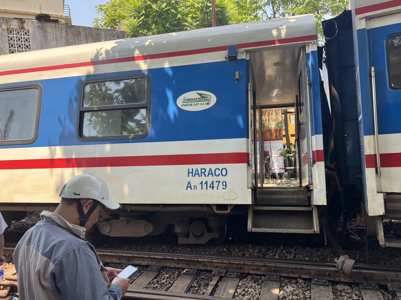 Tàu SE1 trật bánh khi đang chạy khiến hành khách nháo nhào