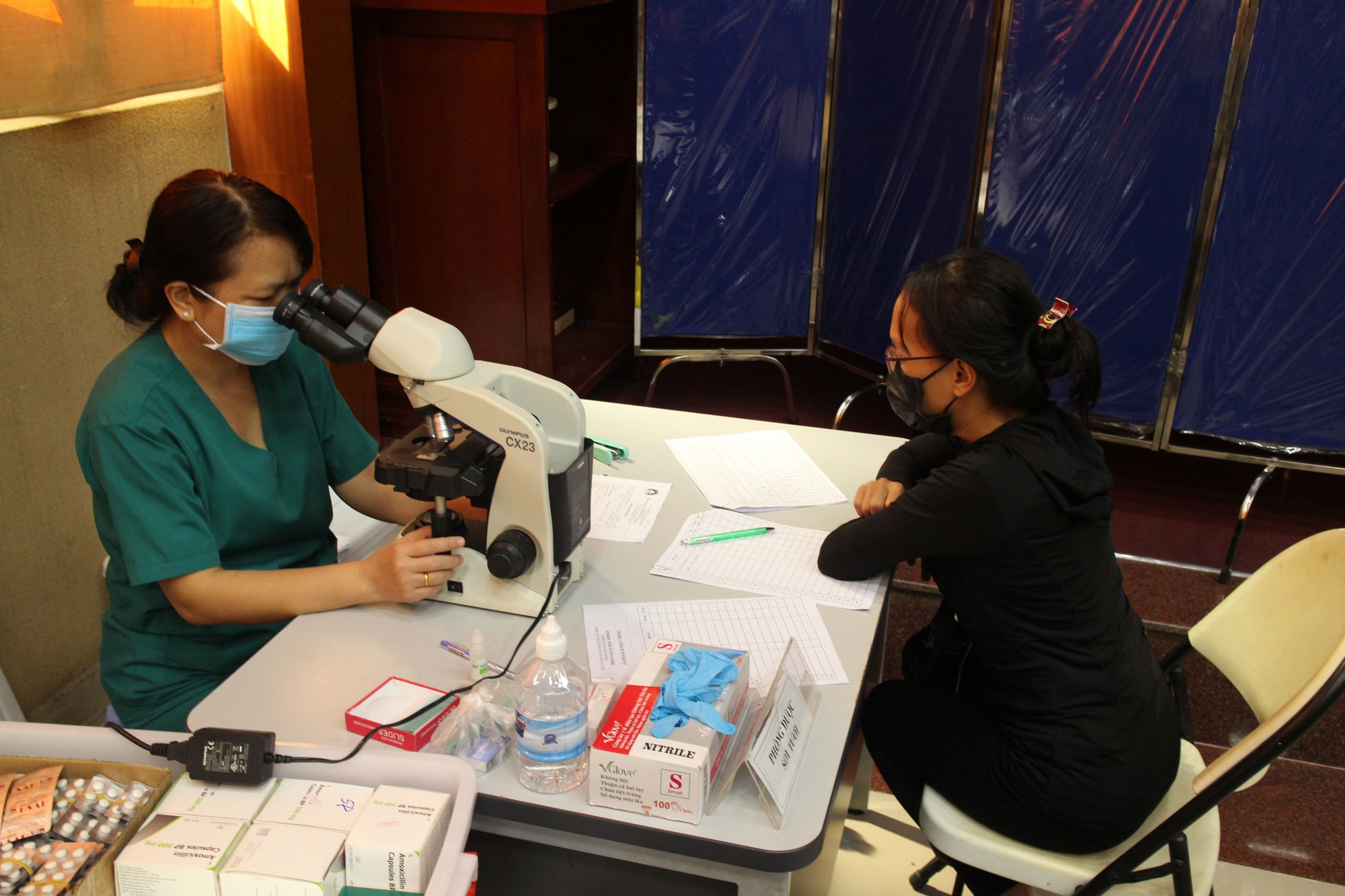 Khám bệnh miễn phí cho nữ công nhân