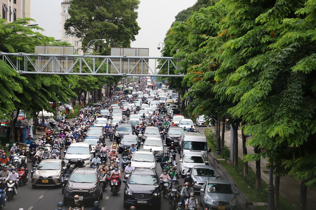 Cấp bách giải tỏa ùn ứ quanh Tân Sơn Nhất