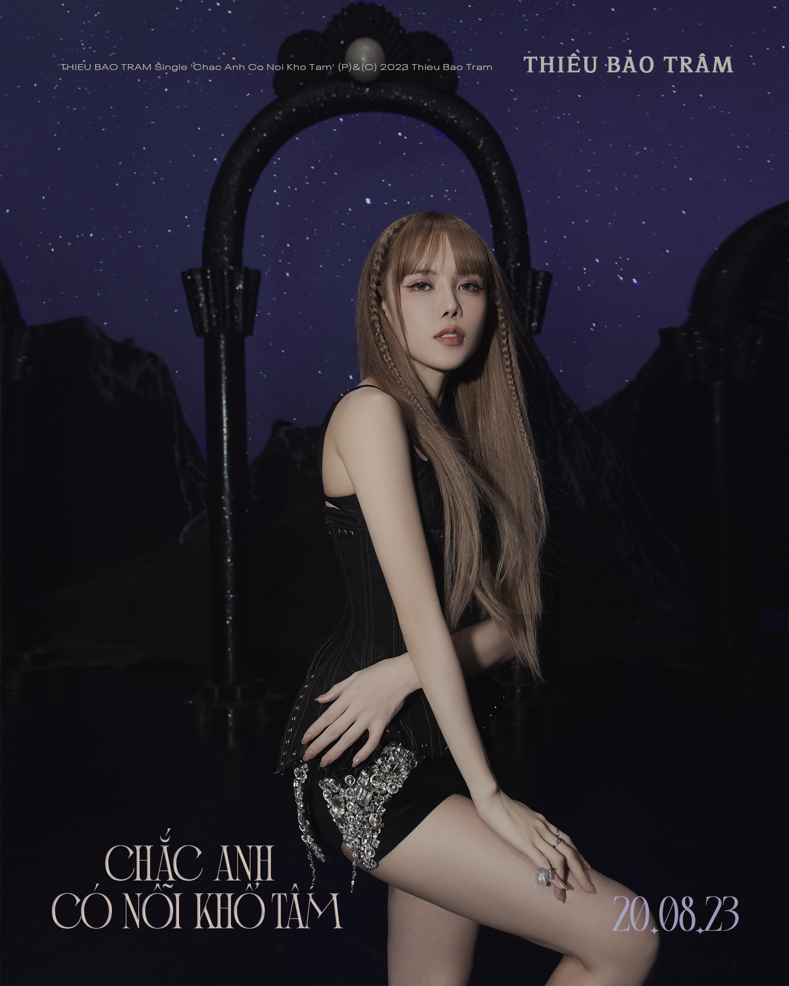 Thiều Bảo Trâm khoe vóc dáng như tượng tạc