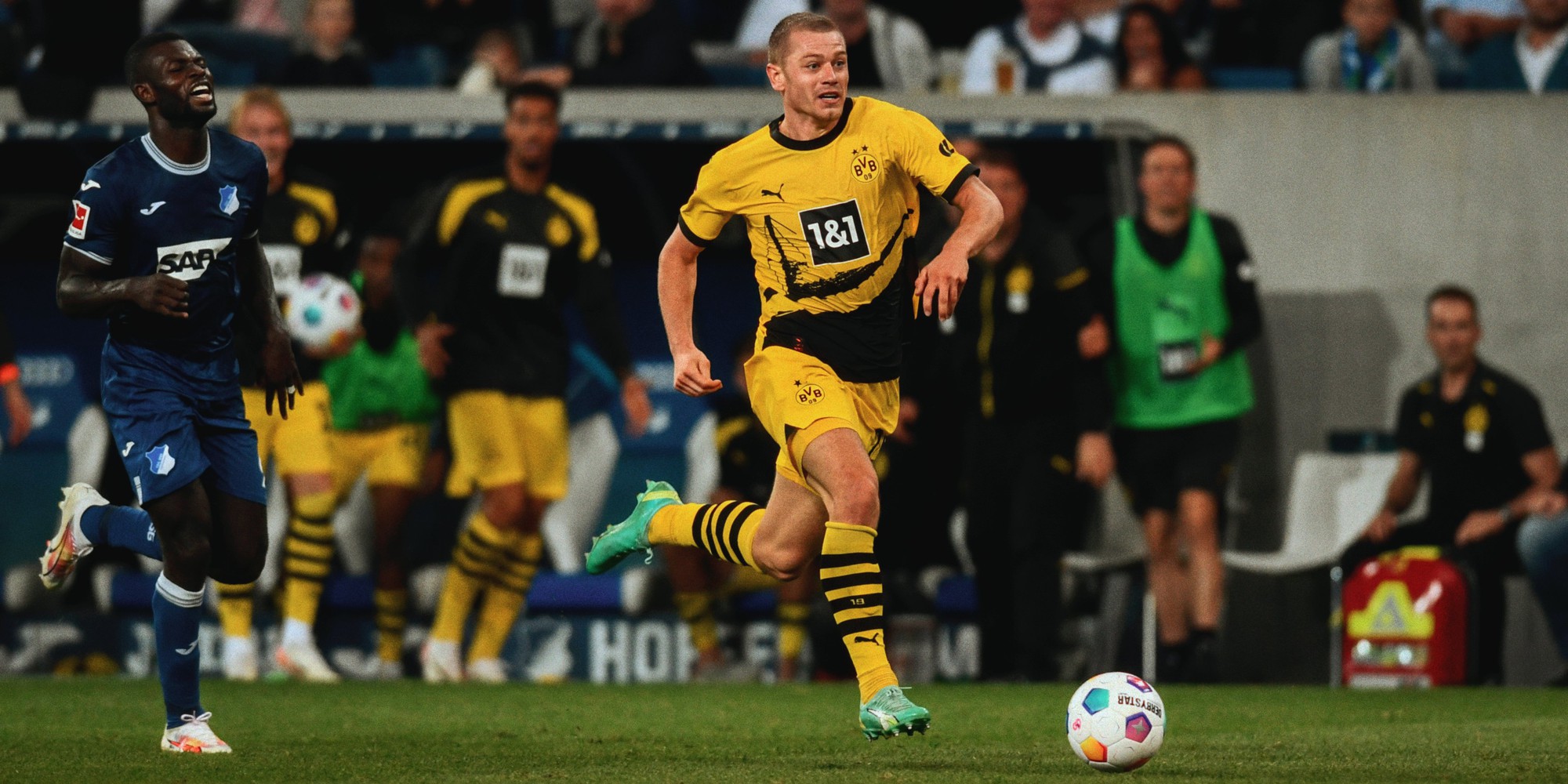 Đại chiến nhóm dẫn đầu, Borussia Dortmund vươn lên top 1 Bundesliga