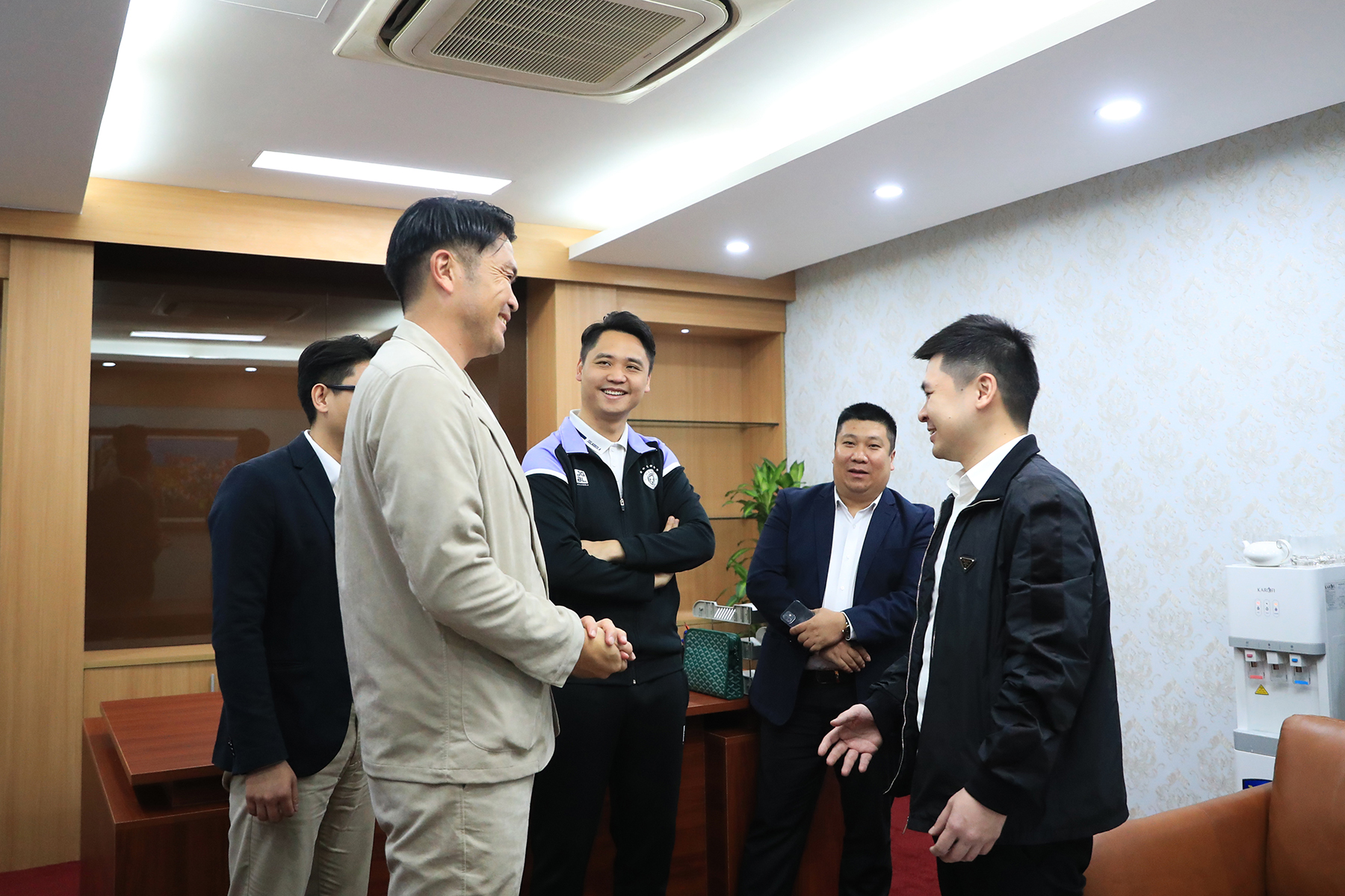 CLB Hà Nội bổ nhiệm HLV trưởng Daiki Iwamasa