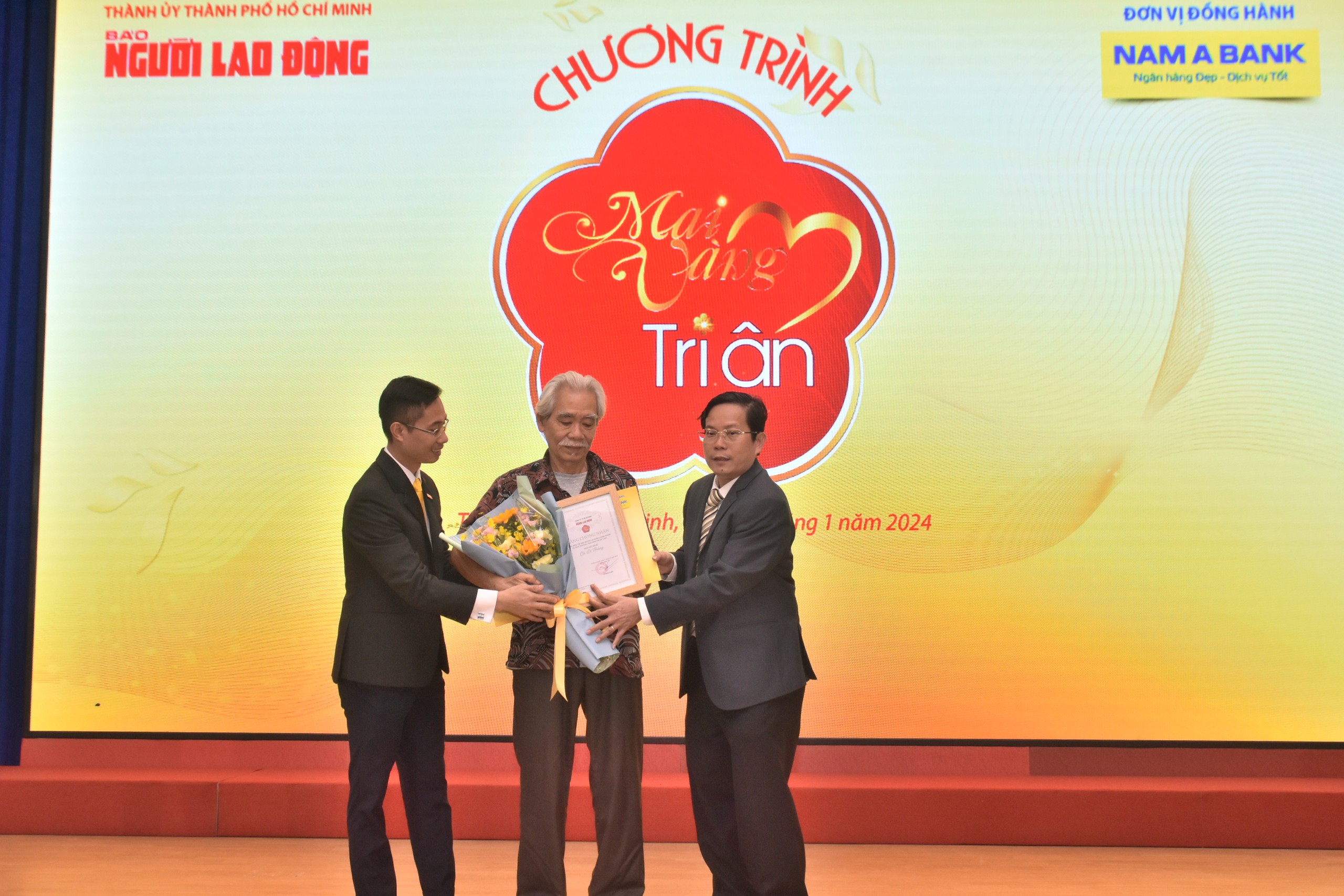 "Mai Vàng tri ân" trao quà cho họa sĩ Ca Lê Thắng