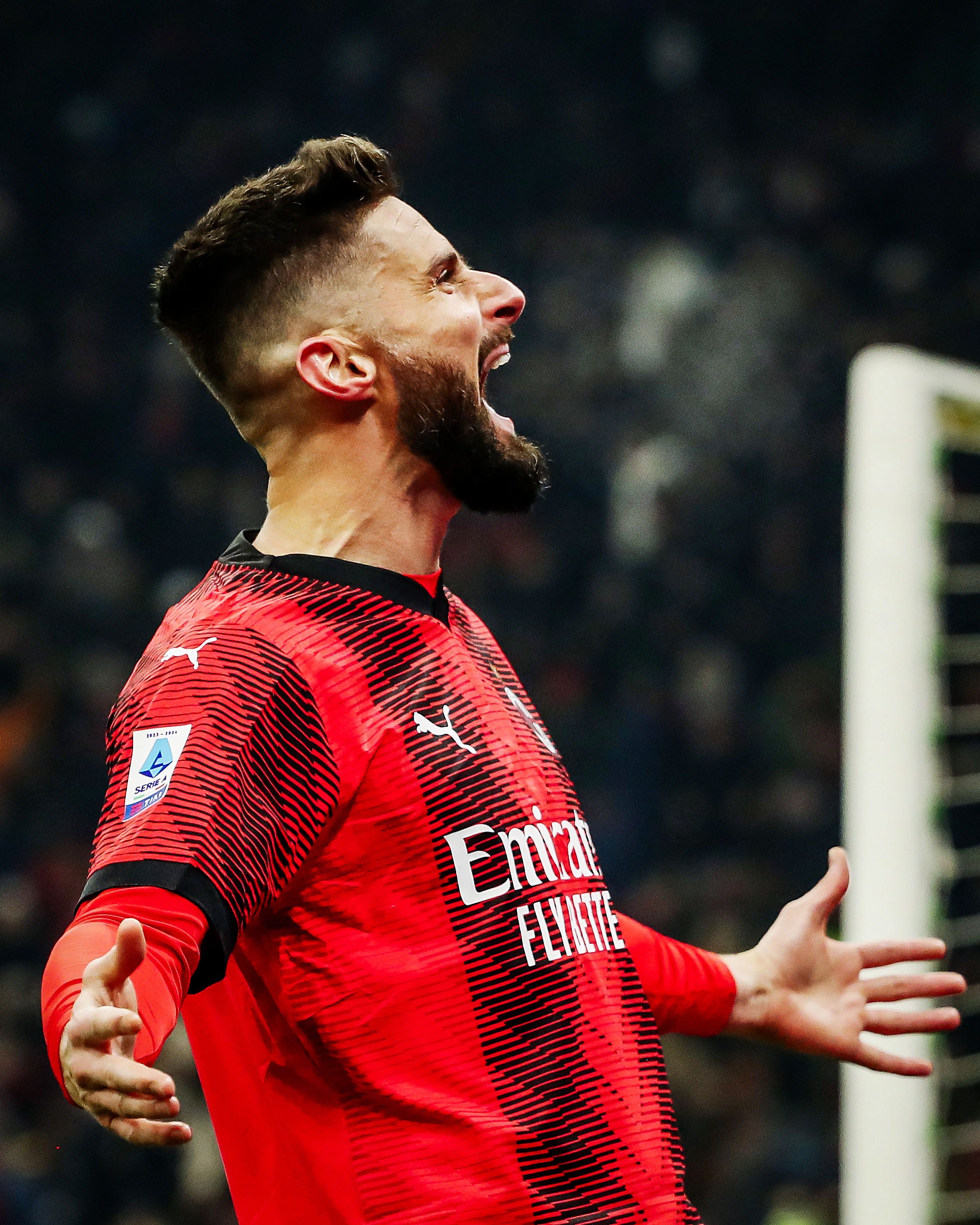 Giroud lập kỷ lục khi tuổi 37 ở Serie A