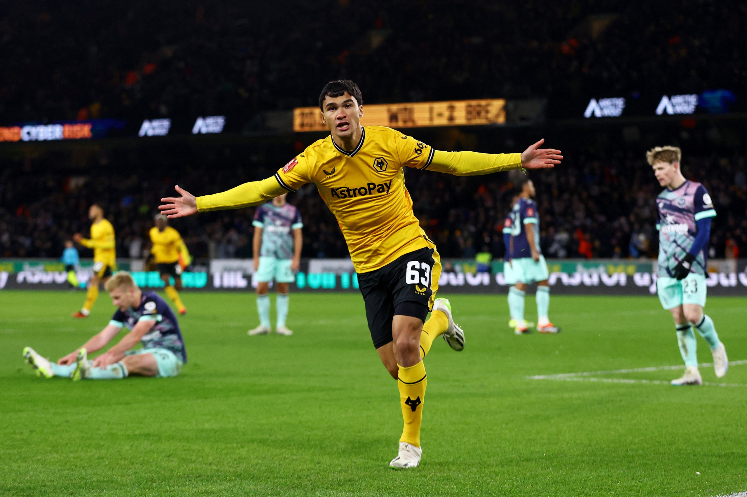 Wolves thắng Brentford trận cầu 5 bàn, Man United có đối thủ vòng 4 FA Cup