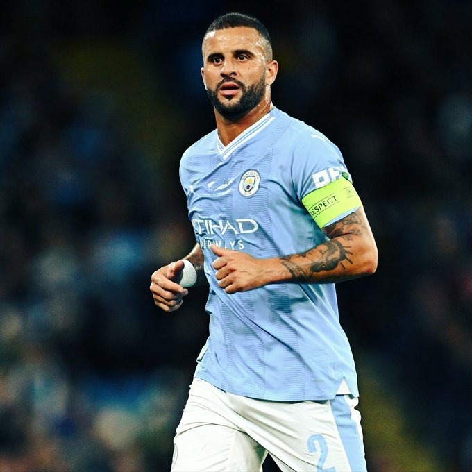 Nhà đẹp, xe sang và thói trăng hoa của Kyle Walker