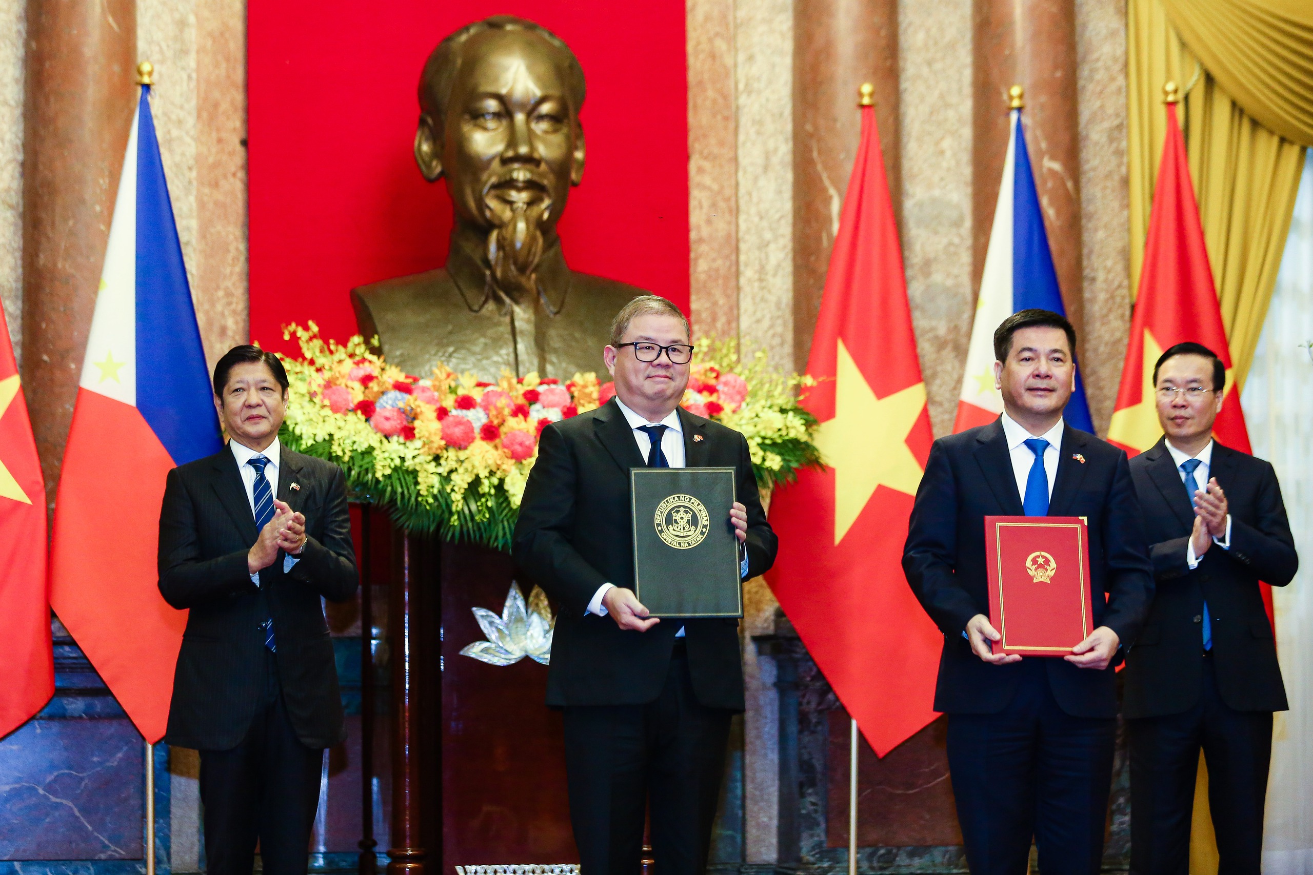 Việt Nam - Philippines ký nhiều văn kiện hợp tác