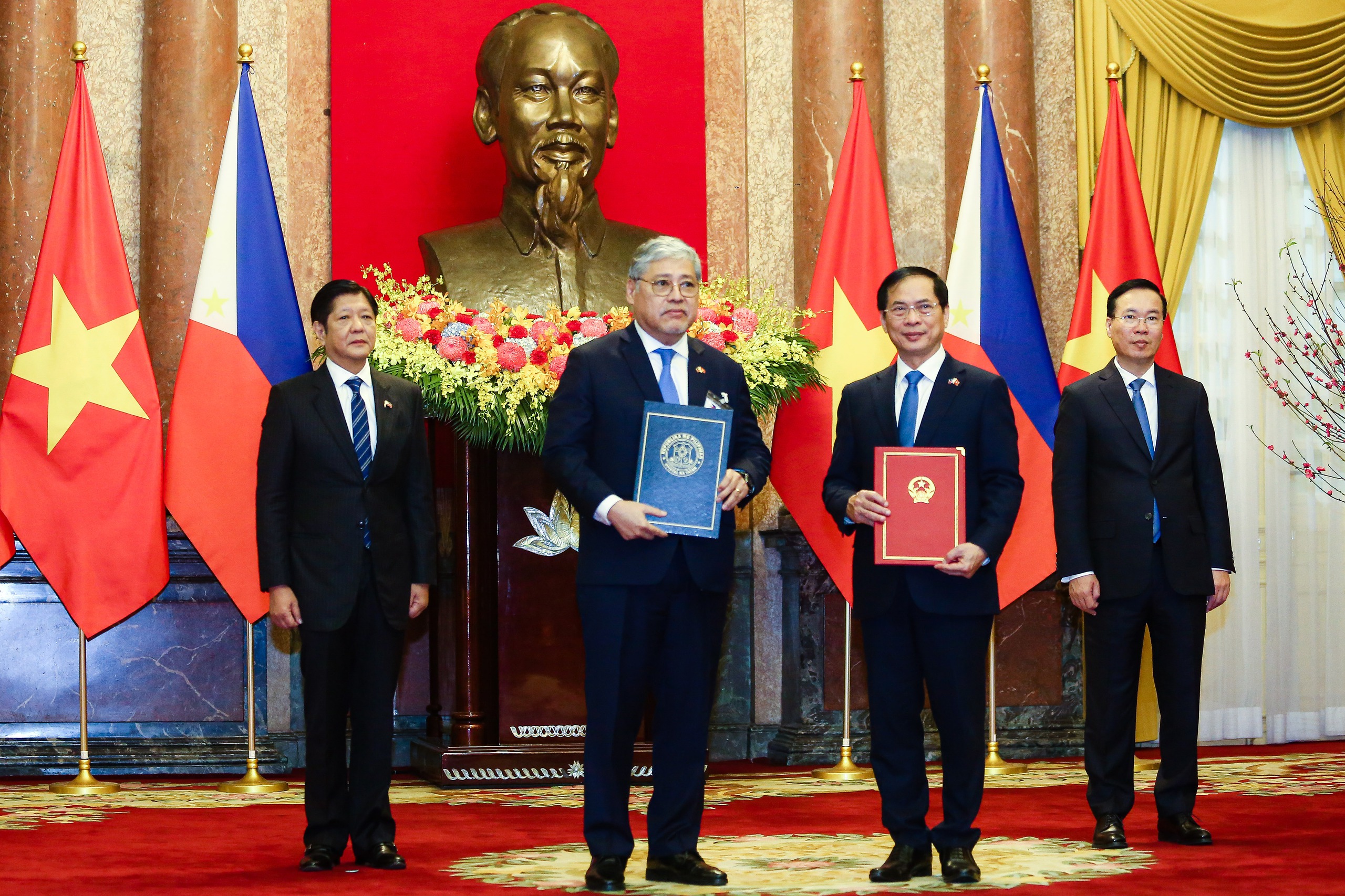 Việt Nam - Philippines ký nhiều văn kiện hợp tác