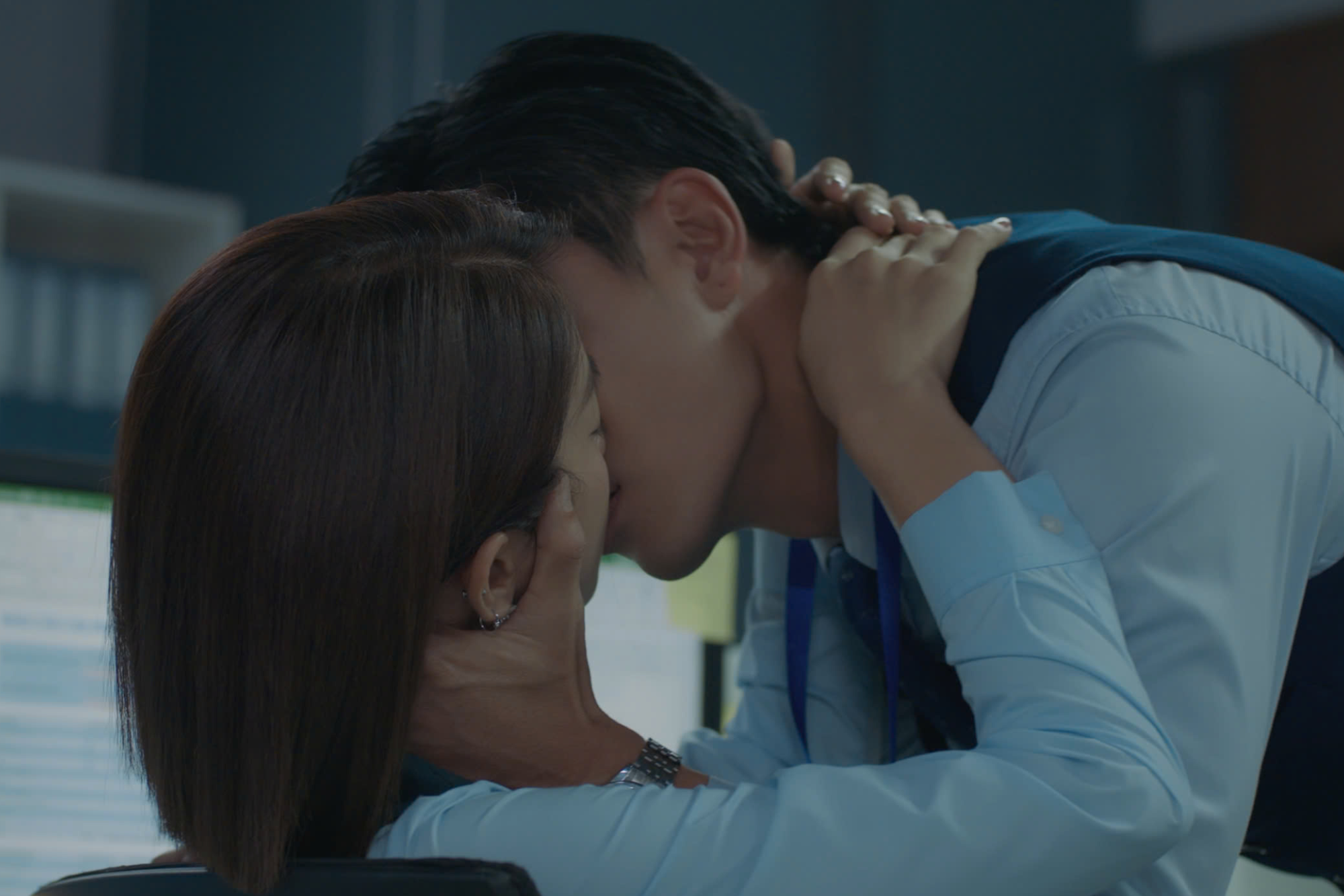 Thanh Thúy tái xuất, "dằn mặt" tiểu tam