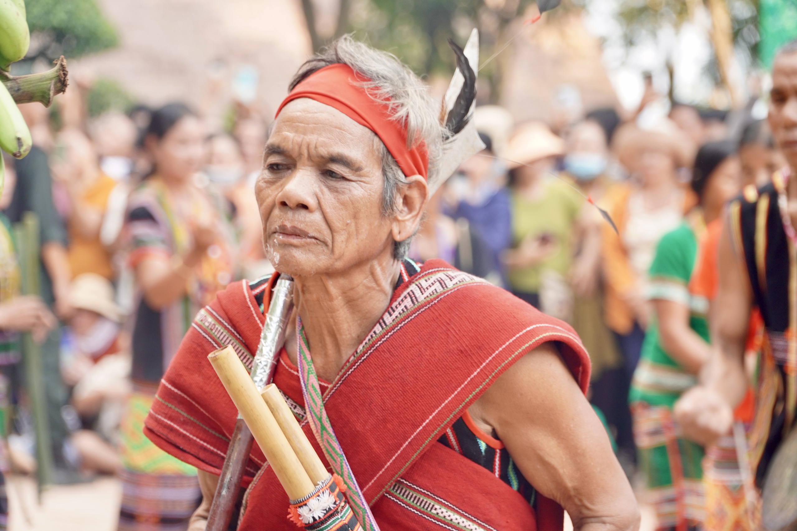 Hàng trăm ngàn người đổ về lễ hội sóc Bom Bo, chen nhau từng chút