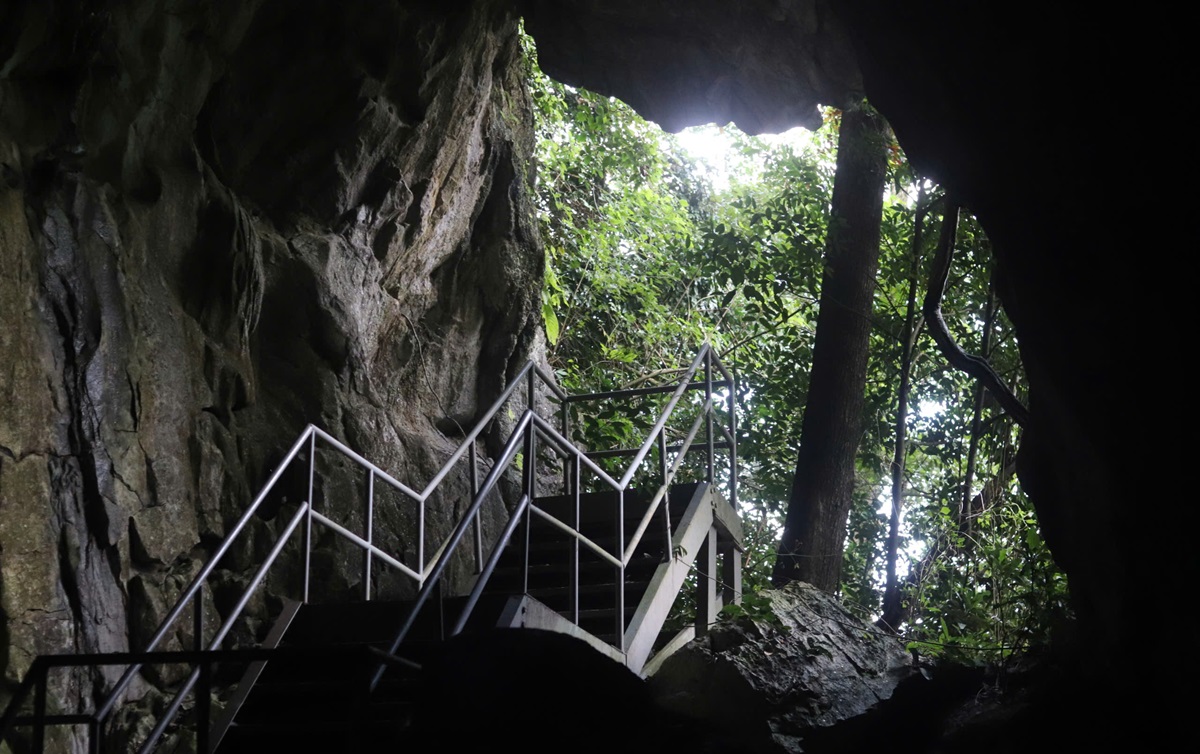 Bí ẩn bên trong hang động có dấu tích người tiền sử