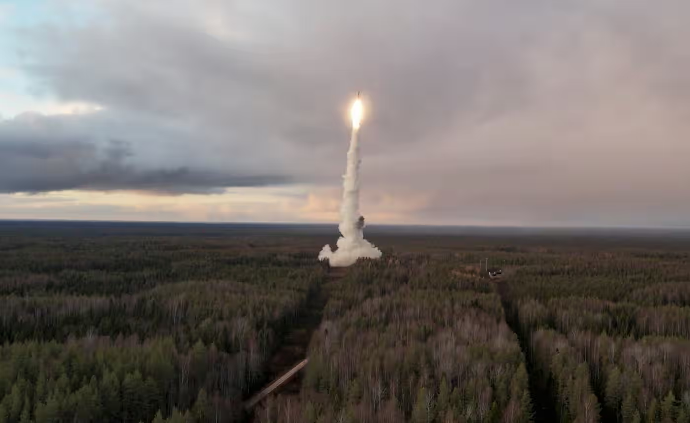 Tên lửa đạn đạo Oreshnik của Nga mạnh tới mức nào?