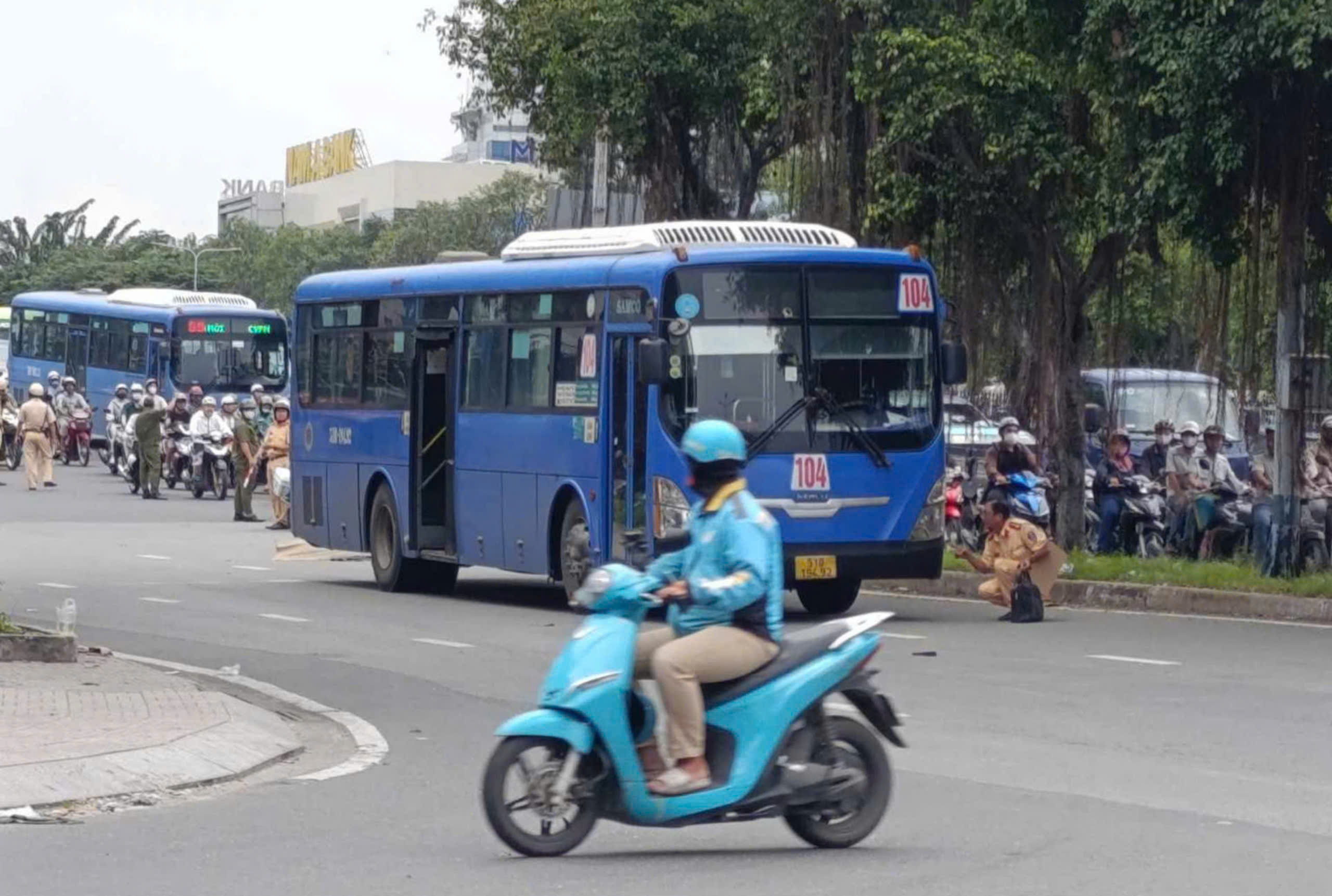 Xe buýt ở TP HCM liên tục gây bức xúc, cần xử lý