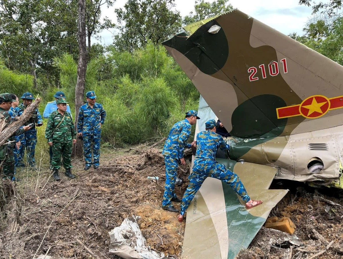 Cận cảnh hiện trường máy bay Yak-130 rơi ở Đắk Lắk