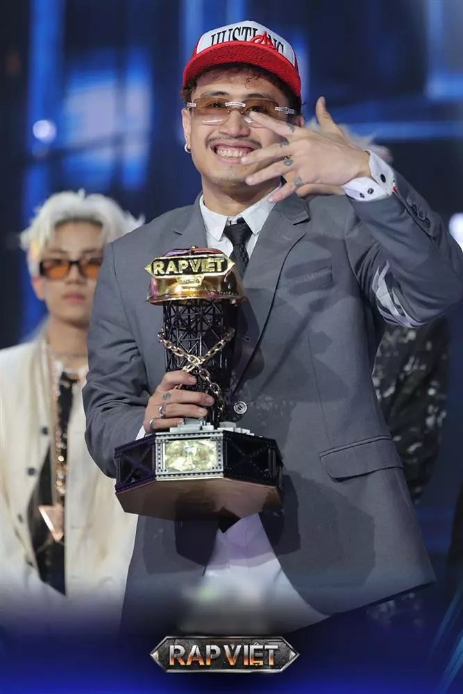 Hustlang Robber trở thành quán quân tiếp theo của Rap Việt