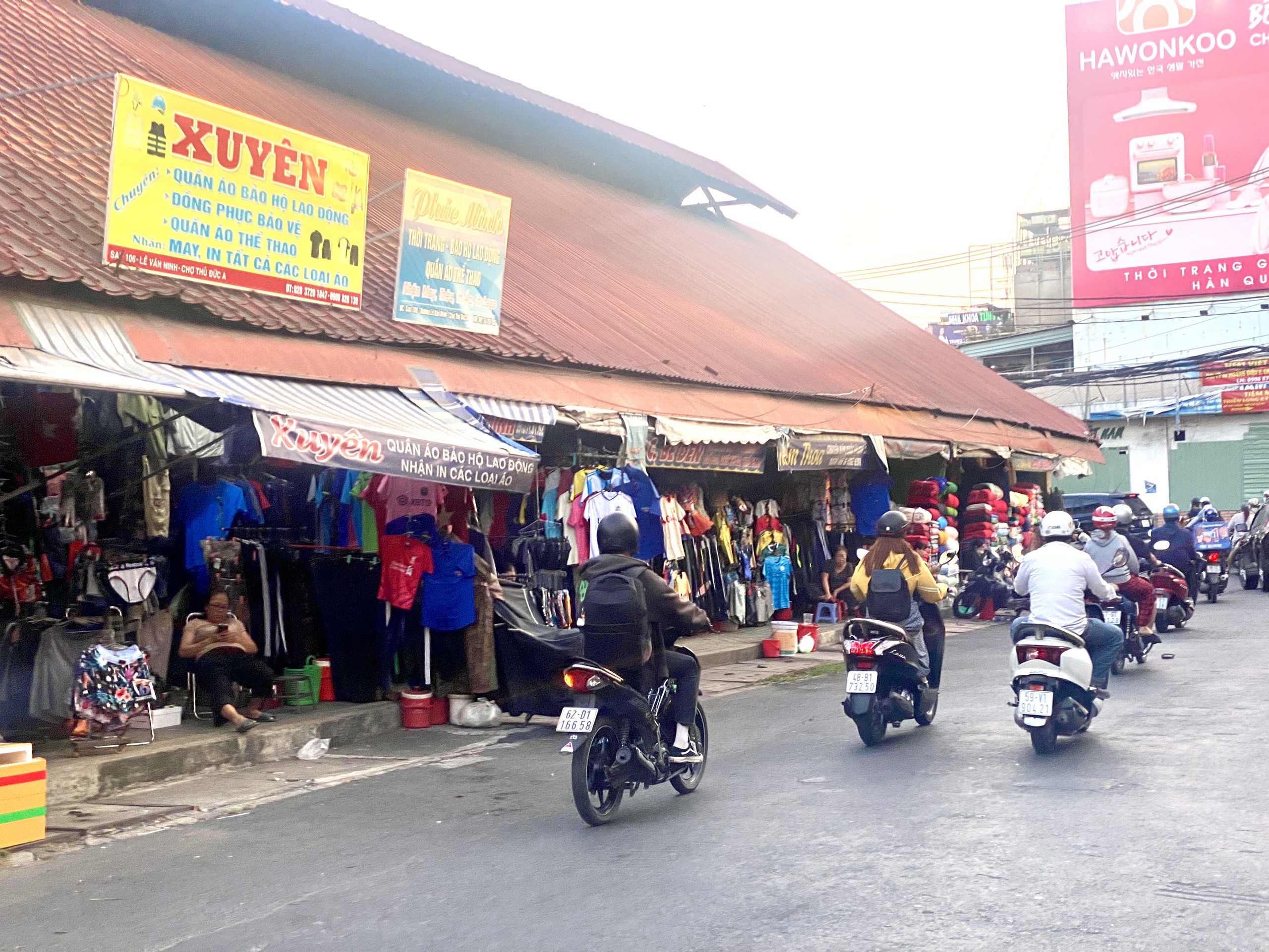 Tiểu thương chợ Thủ Đức tá hỏa khi giá thuê sạp tăng từ 2,5 - 4 lần