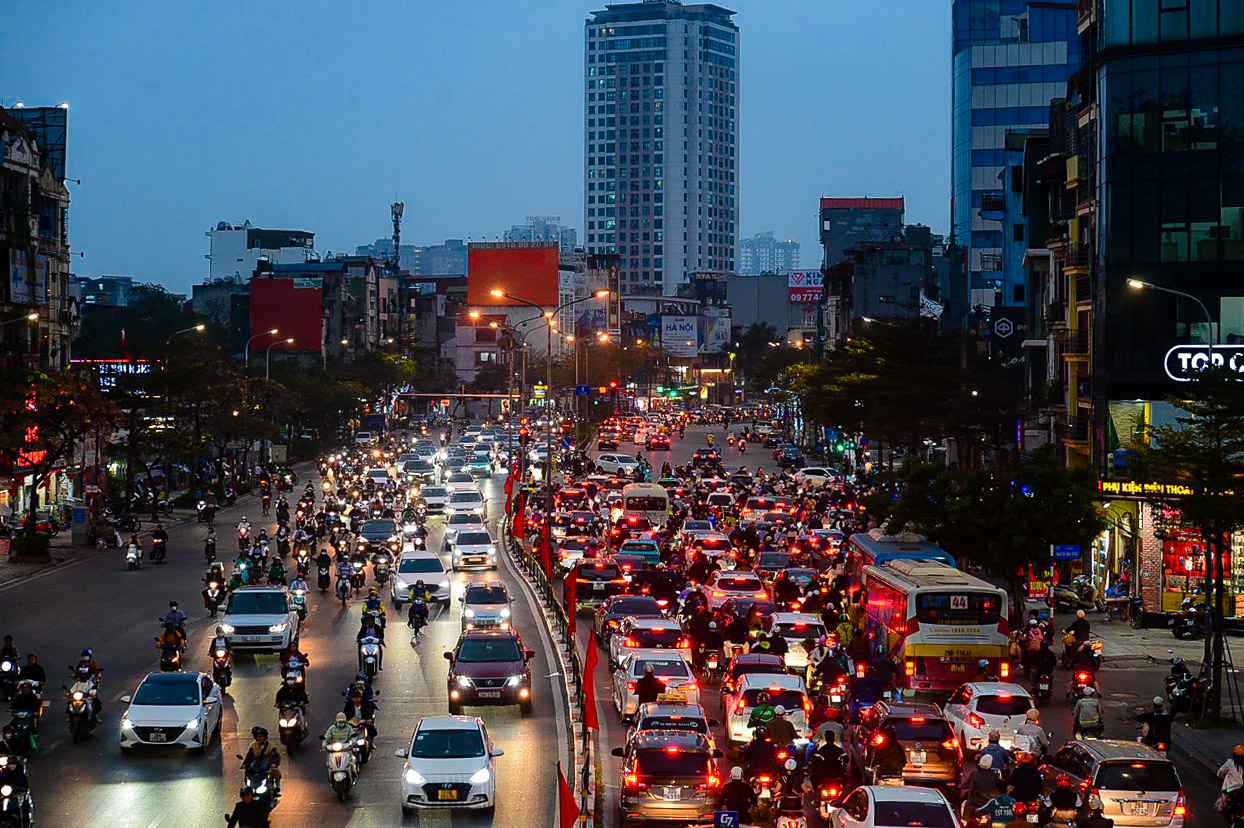 Giao thông Hà Nội ùn tắc chiều ngày 27 Tết