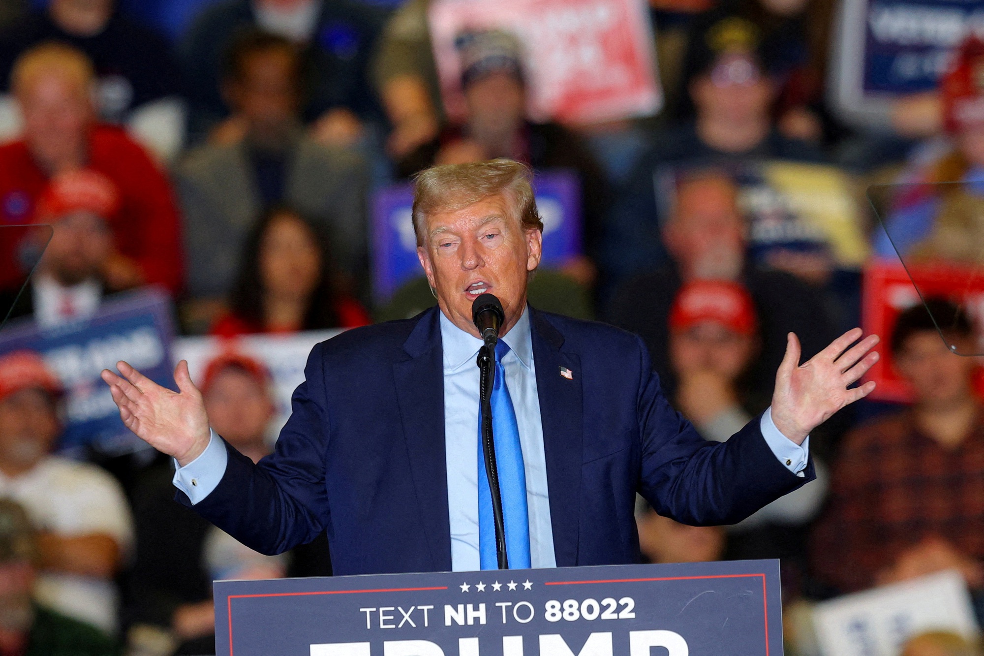 Ông Donald Trump trúng đòn mạnh