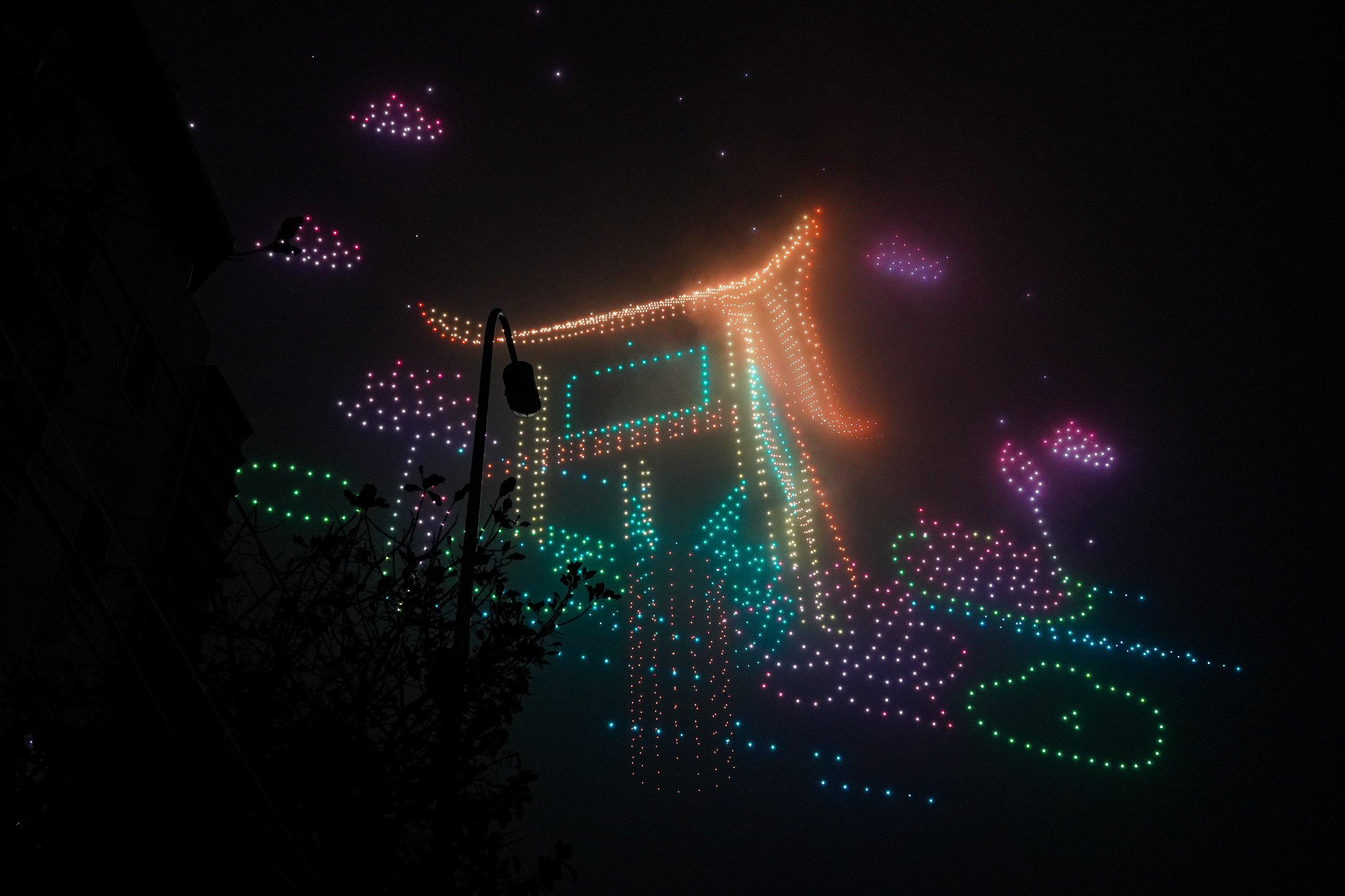 Cận cảnh màn tổng duyệt trình diễn ánh sáng trước đêm giao thừa Xuân ...