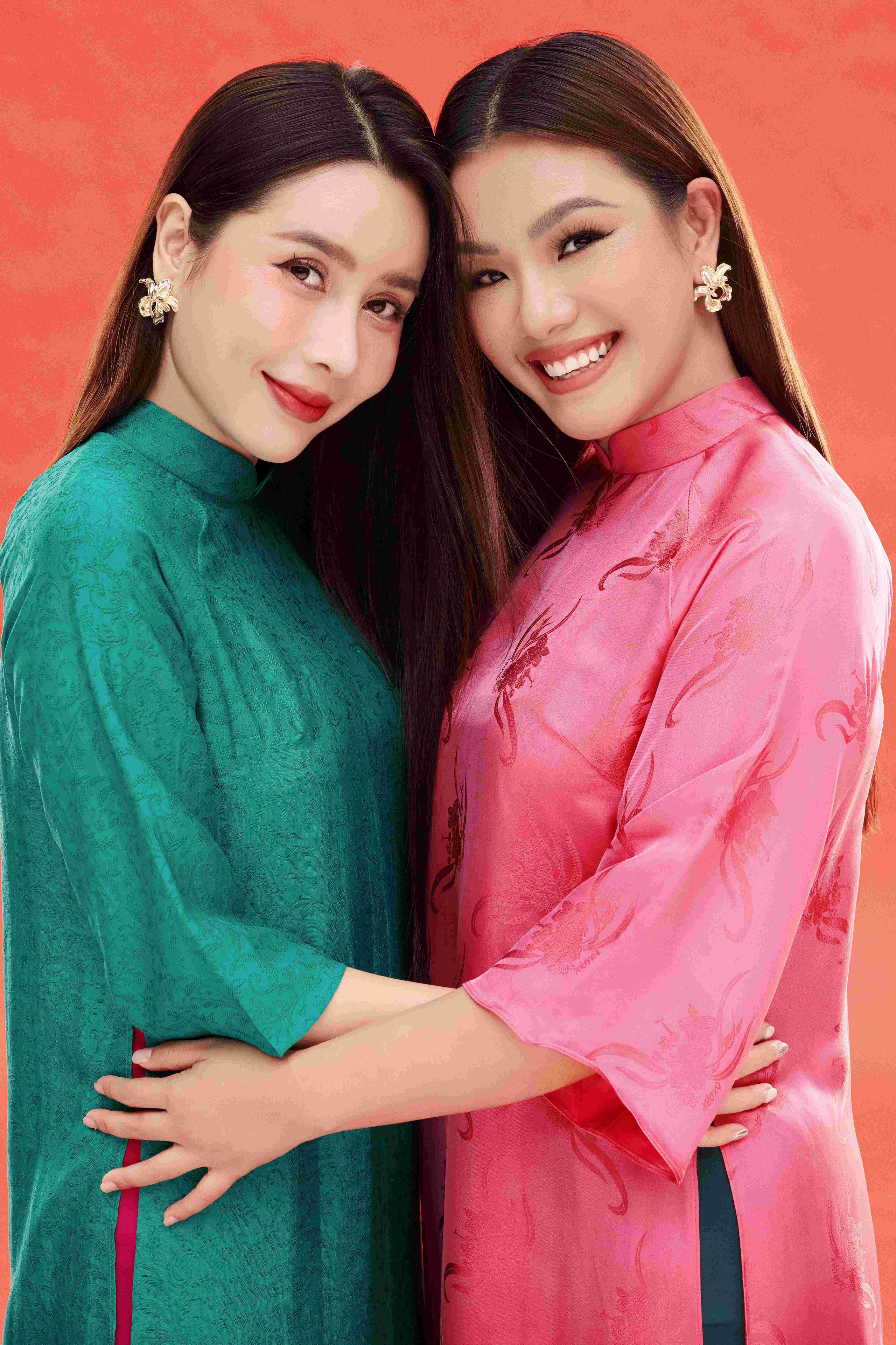 Áo dài du xuân