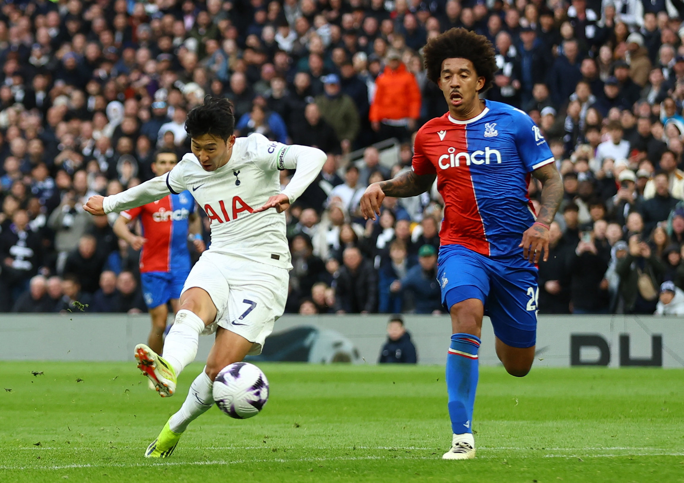 13 phút bùng nổ, Tottenham thắng ngược dòng trên sân nhà