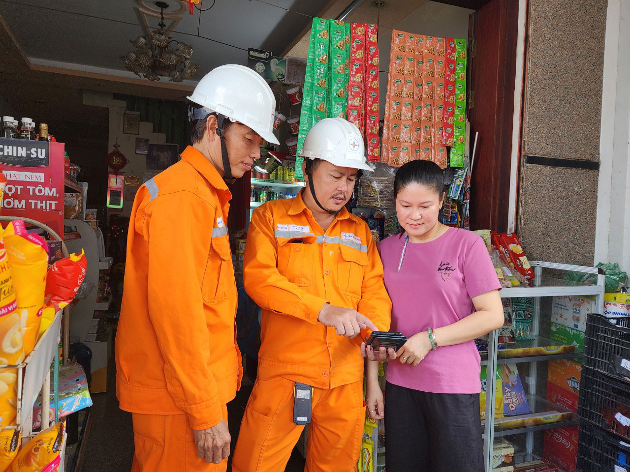 Nhận thông báo tiền điện qua app