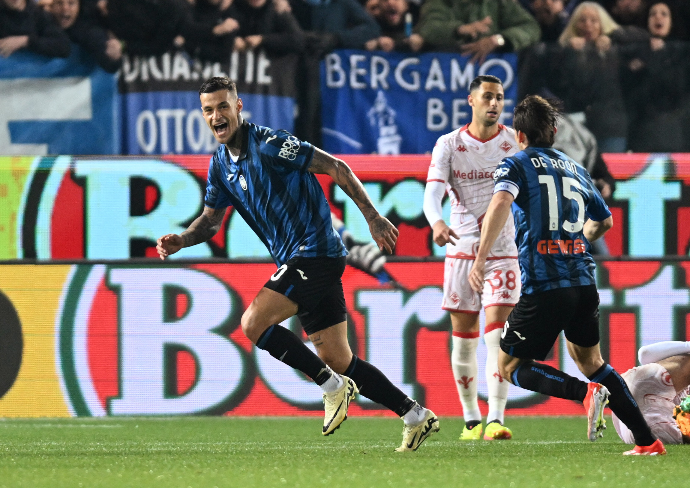 Trận bán kết Coppa Italia kịch tính giữa Atalanta và Fiorentina