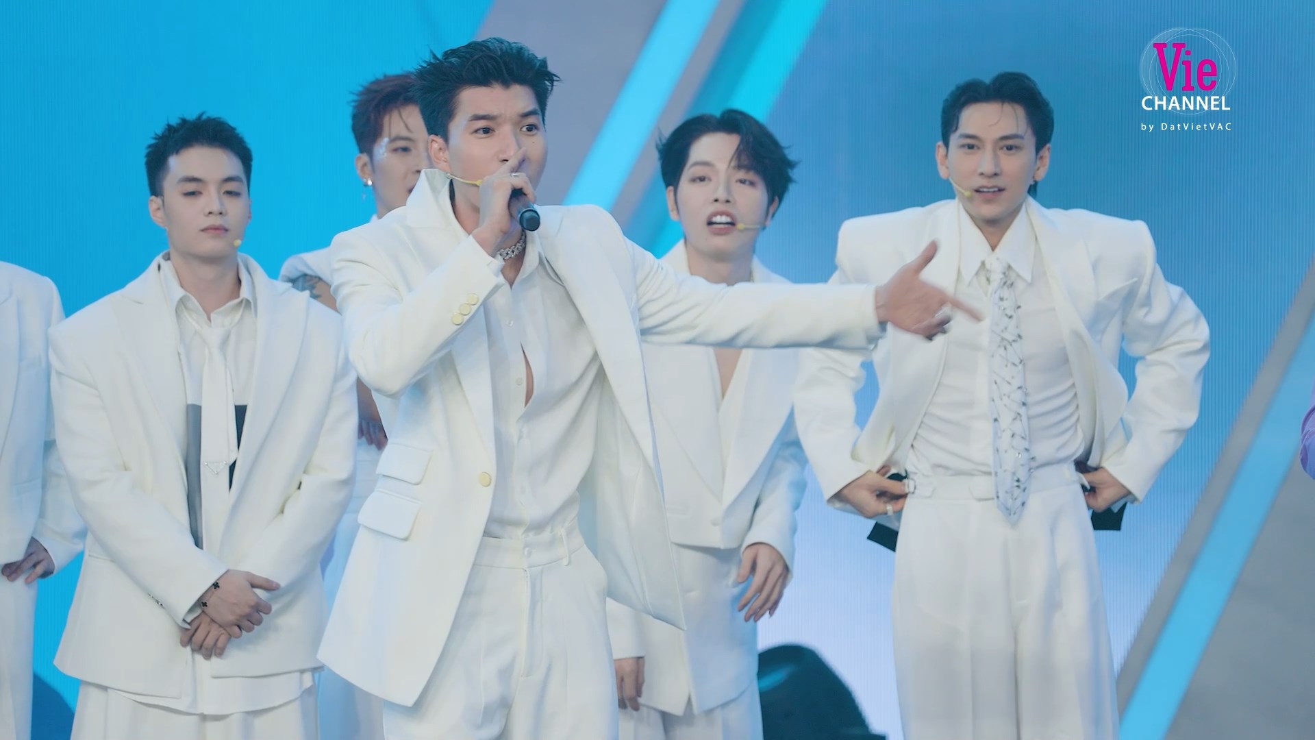 Isaac "khịa" Anh Tú, Trấn Thành vội hòa giải