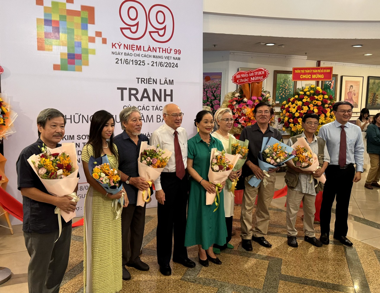 Triển lãm tranh "99" của những người làm báo