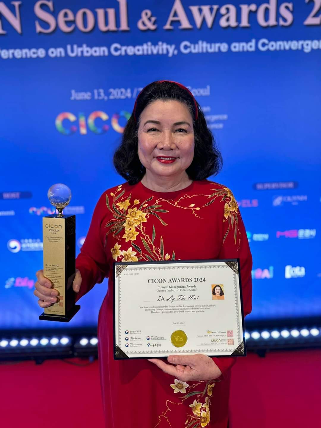 Tiến sĩ Lý Thị Mai nhận Giải thưởng CICON 2024 về Văn hóa.