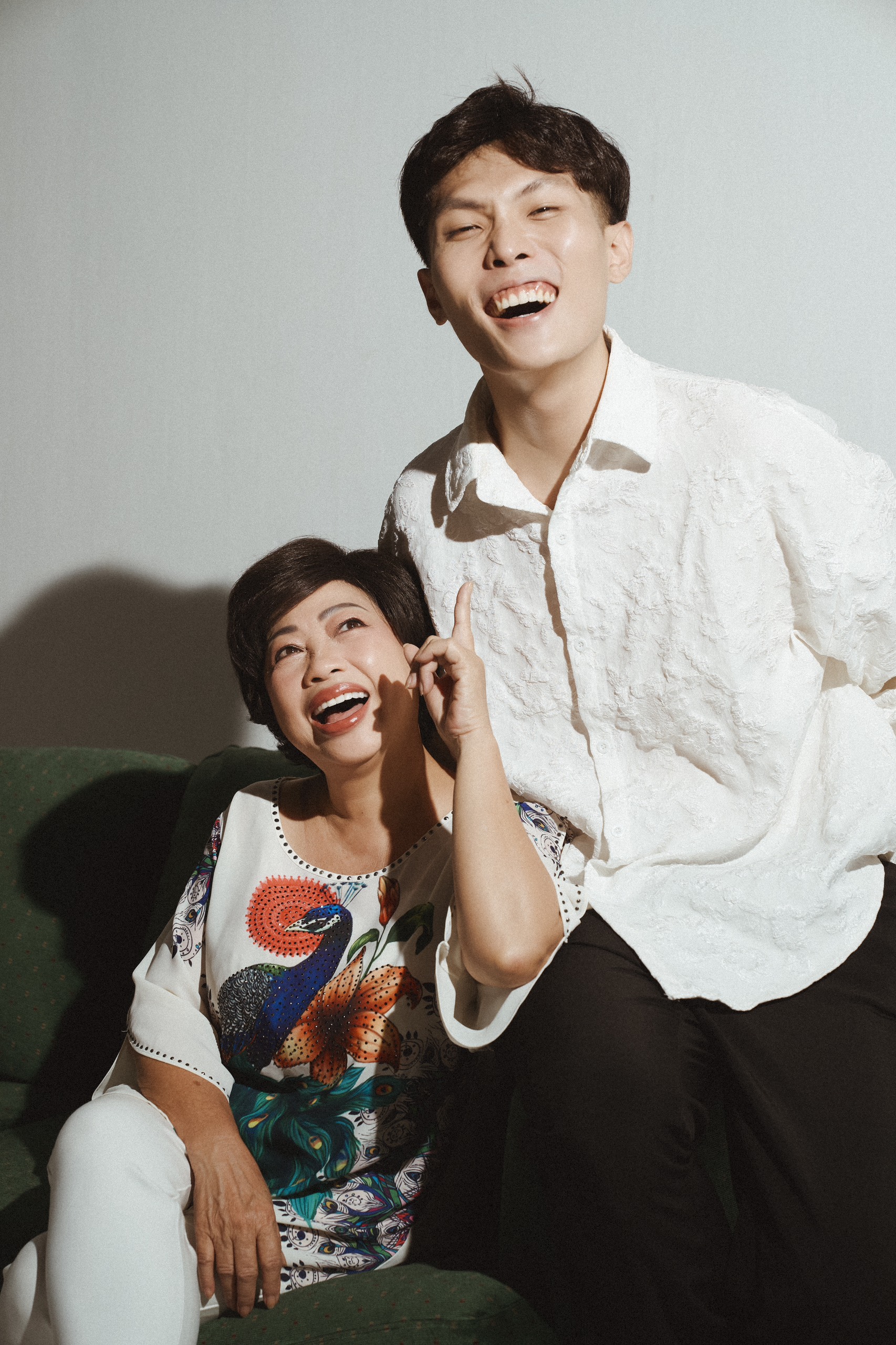 People's Artist Viet Anh and Phi Phung reunite!