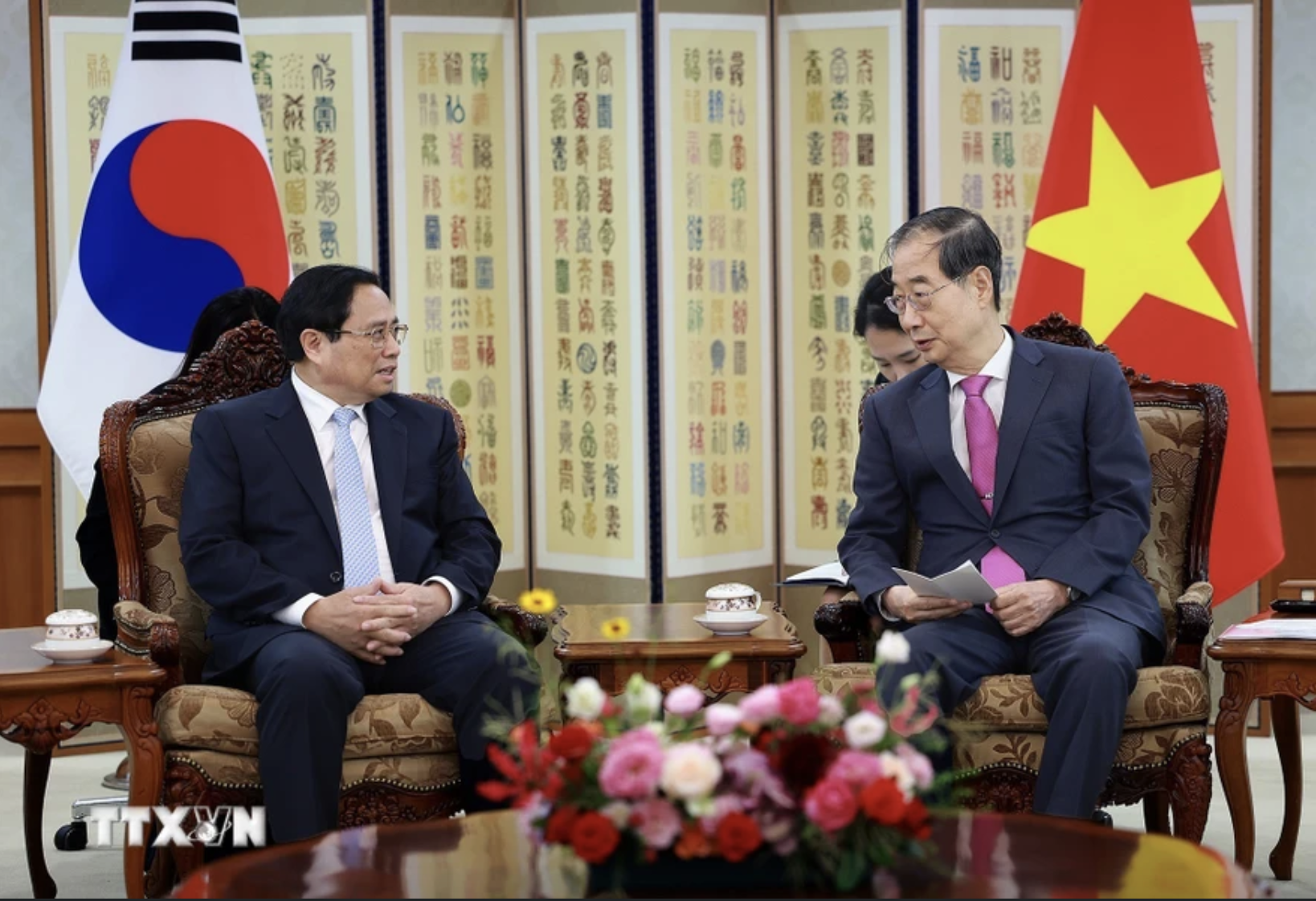 Thủ tướng Phạm Minh Chính hội đàm với Thủ tướng Hàn Quốc Han Duck Soo