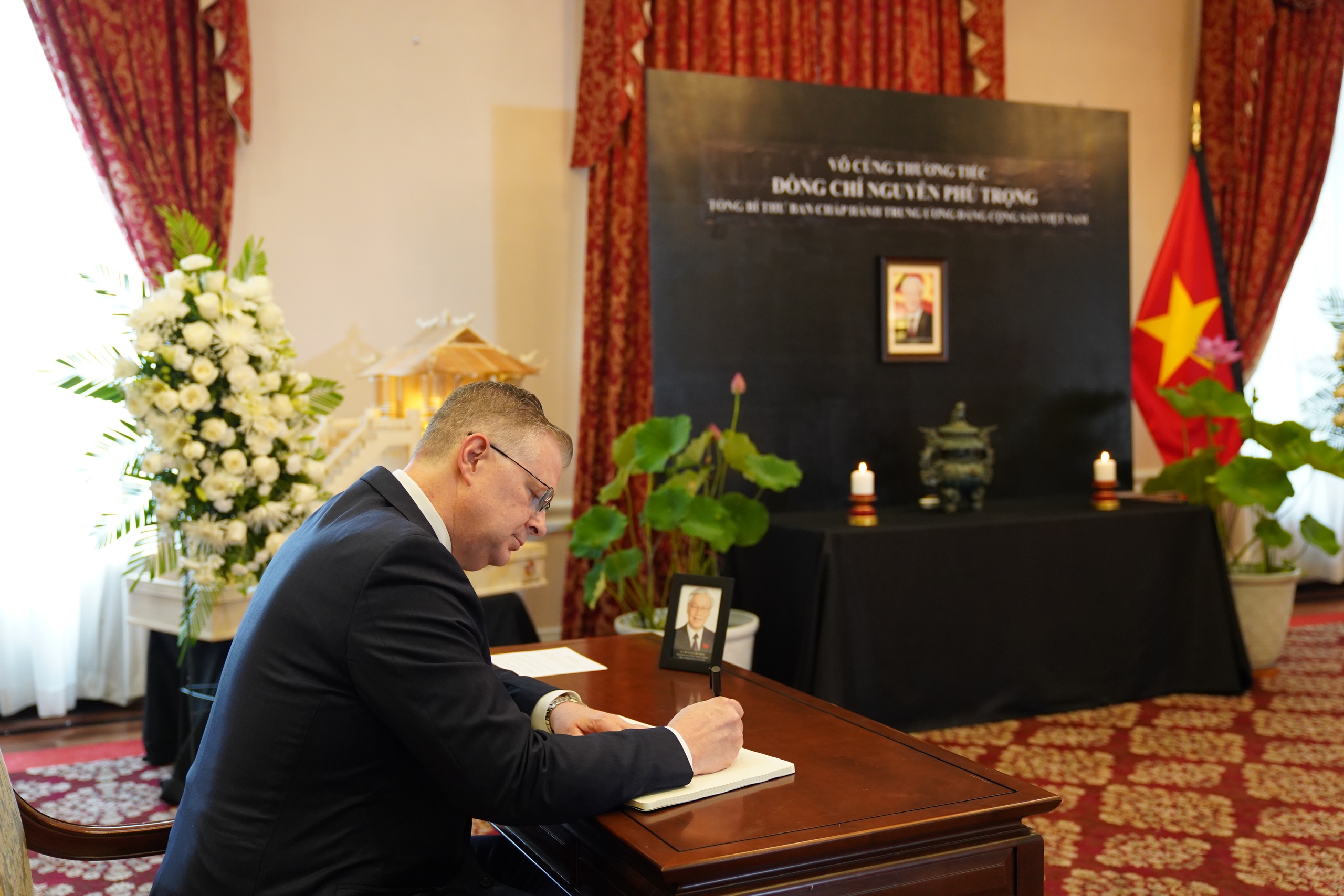 Cố vấn An ninh quốc gia Mỹ Jake Sullivan viếng Tổng Bí thư Nguyễn Phú Trọng