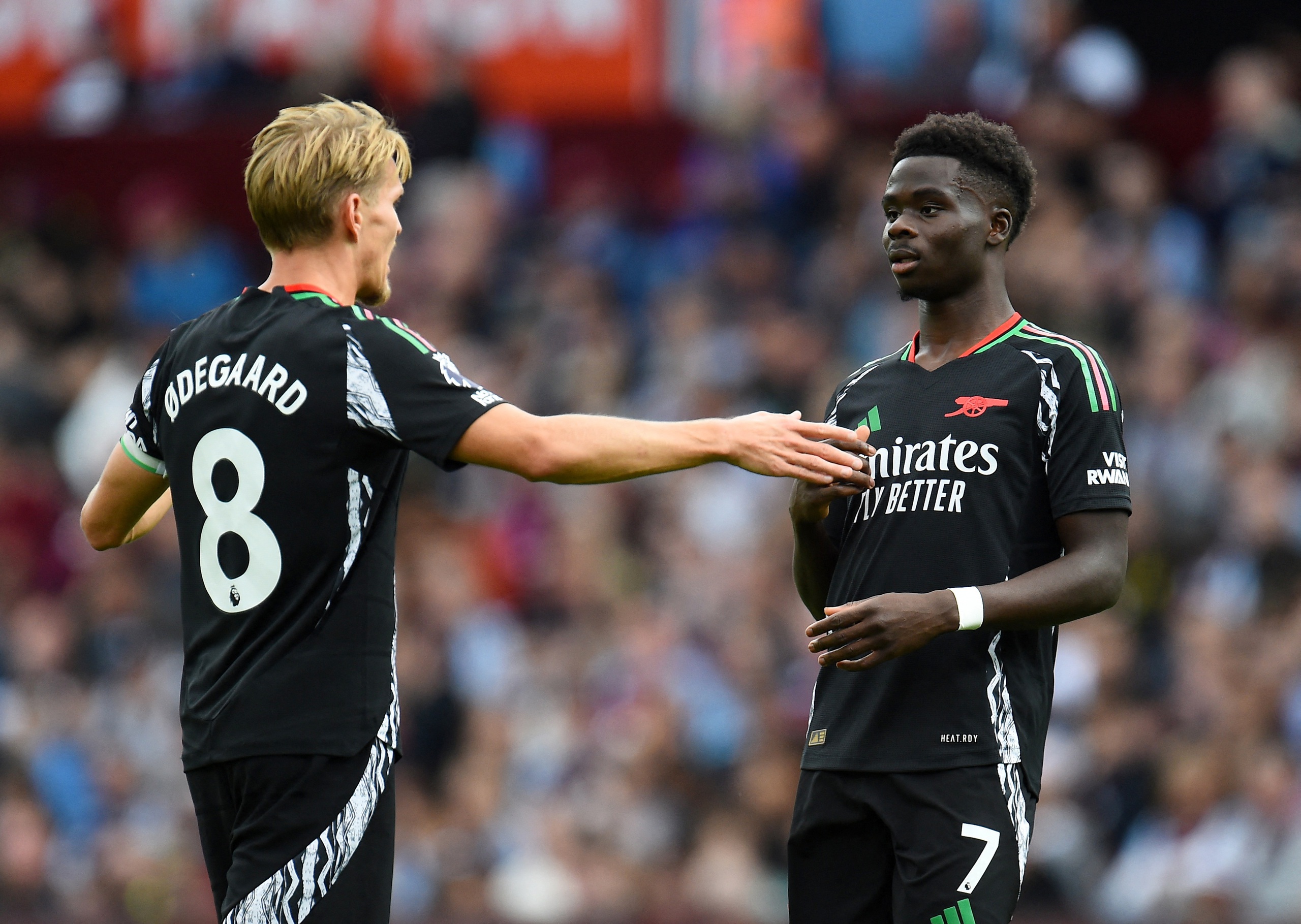 Aston Villa gục ngã sân nhà, Arsenal góp mặt Top 3 Ngoại hạng Anh