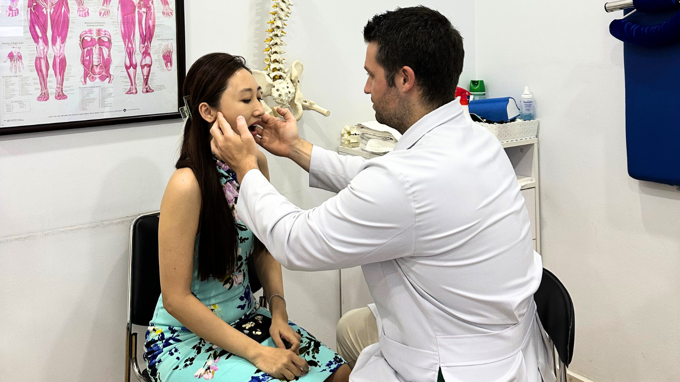 Mặt xinh đầy tự tin: Bí quyết tránh mặt lệch và đau hàm