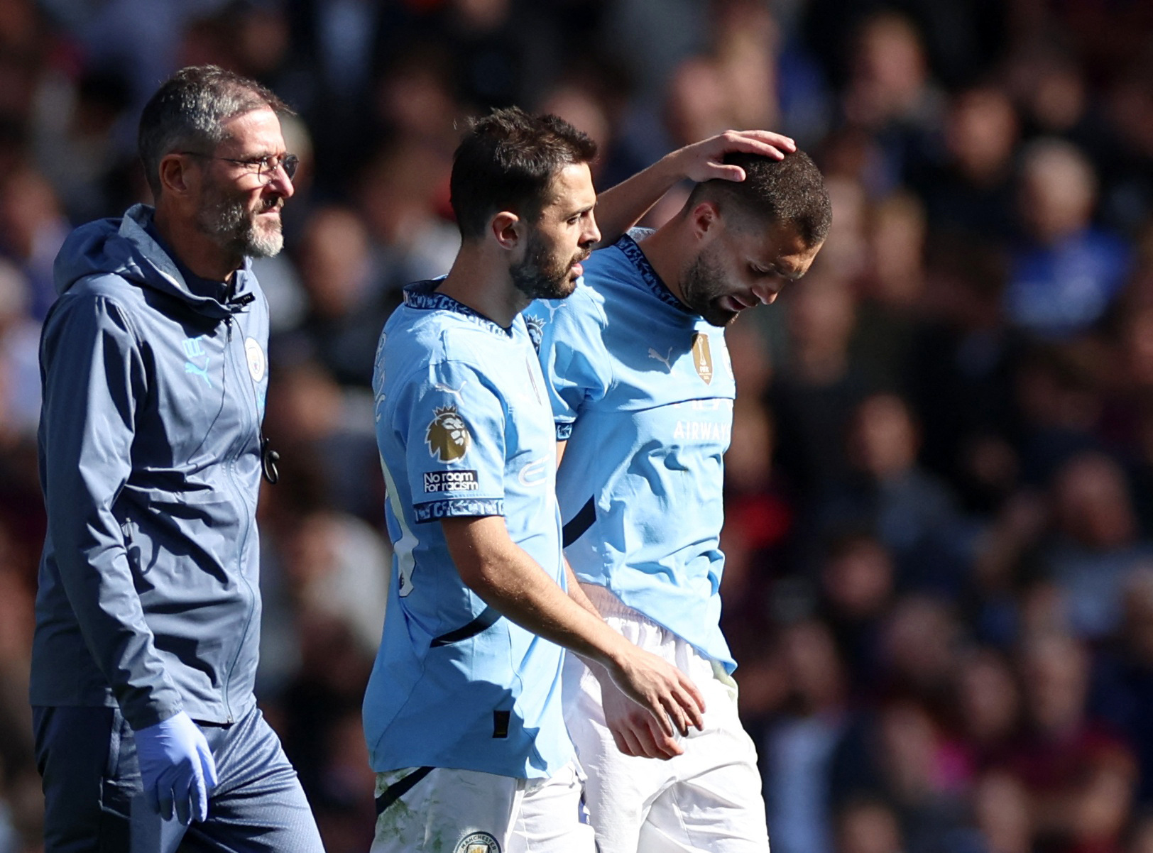 Thoát thua phút 98, Man City chỉ trích Arsenal "phá hoại bóng đá"