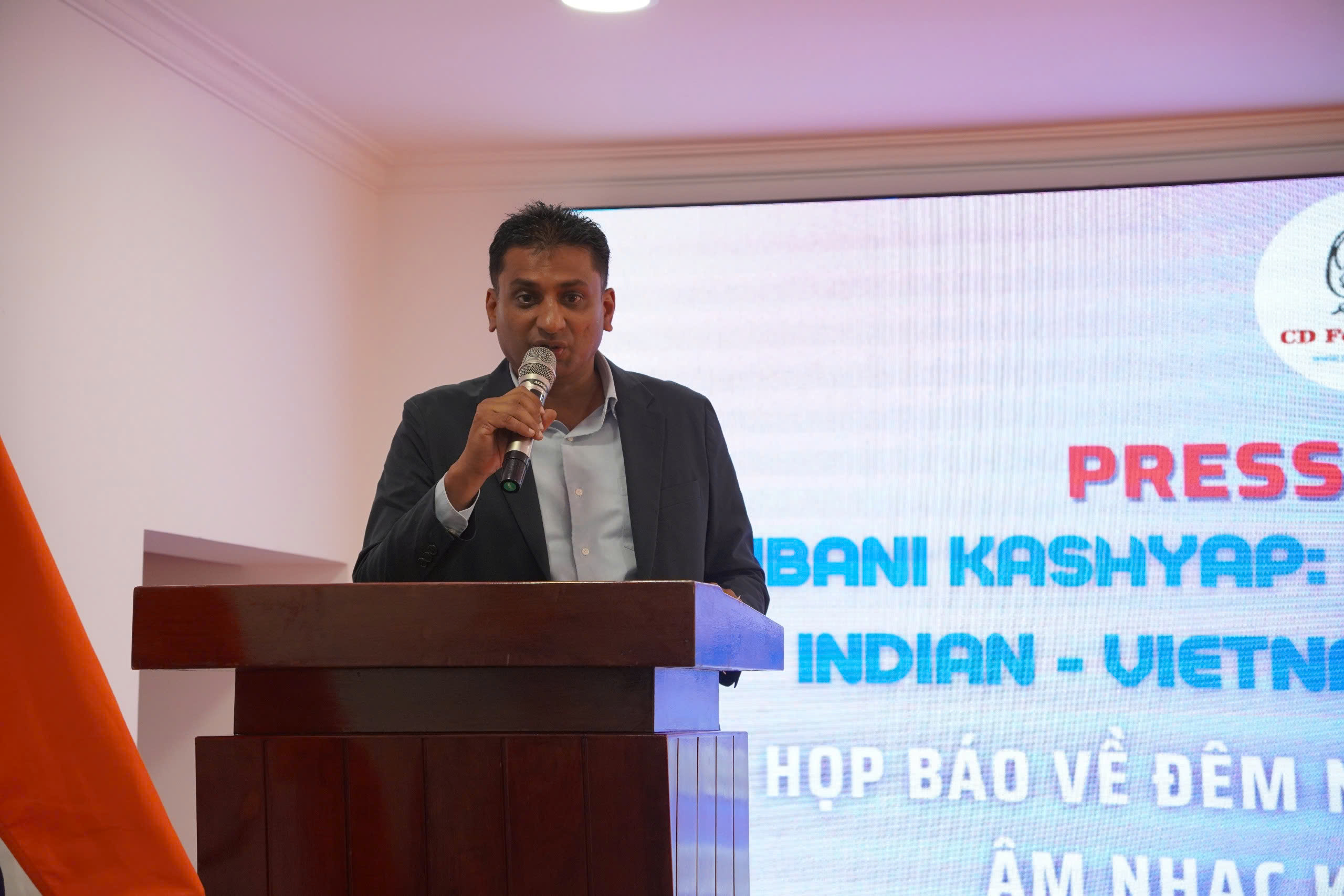 Mỹ nhân Ấn Độ mong mang Bollywood đến gần với khán giả Việt