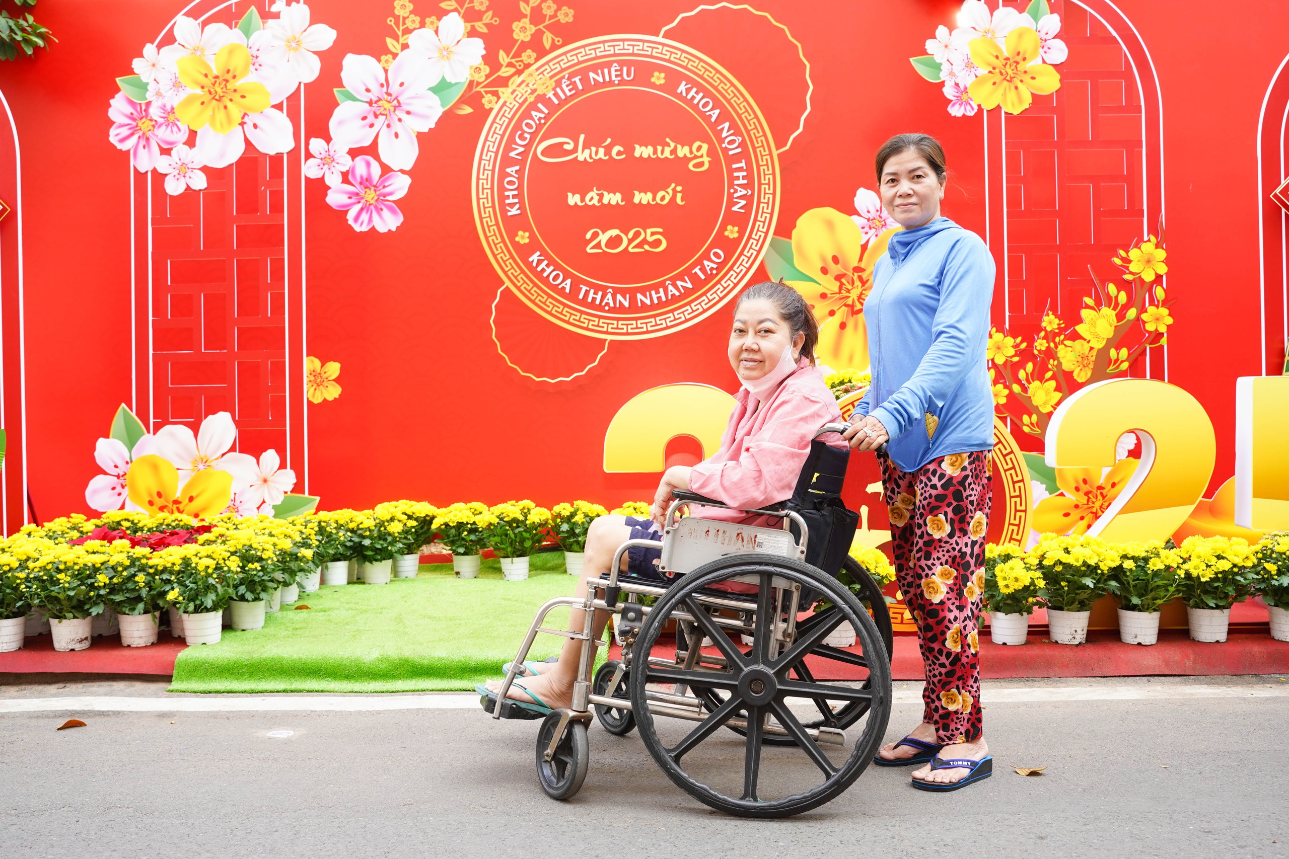 Có một đường hoa đẹp bên trong Bệnh viện Chợ Rẫy