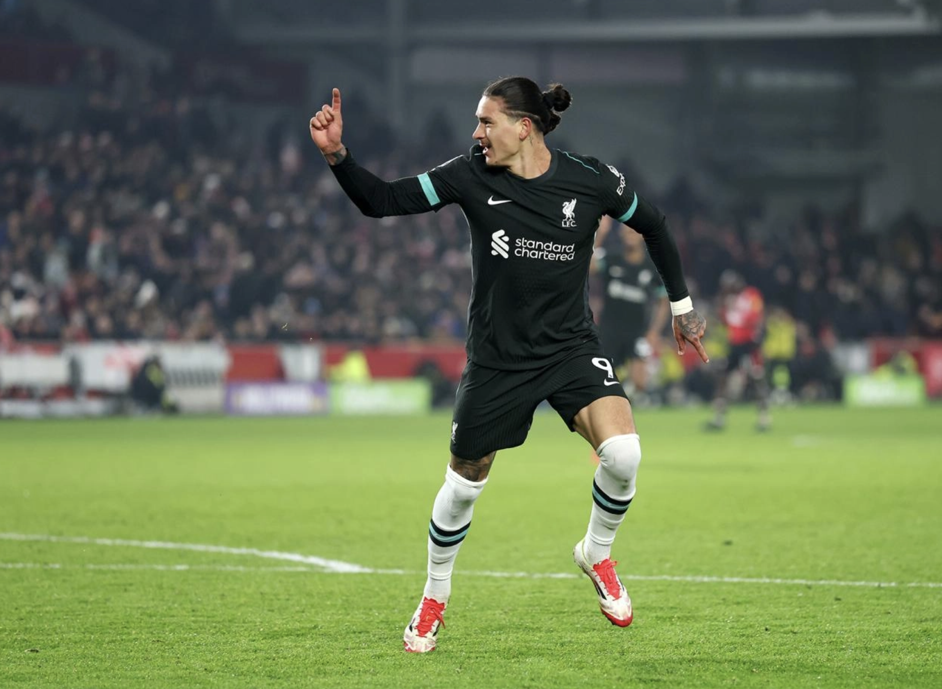 Liverpool bùng nổ phút bù giờ, Arsenal đánh rơi chiến thắng tiếc nuối